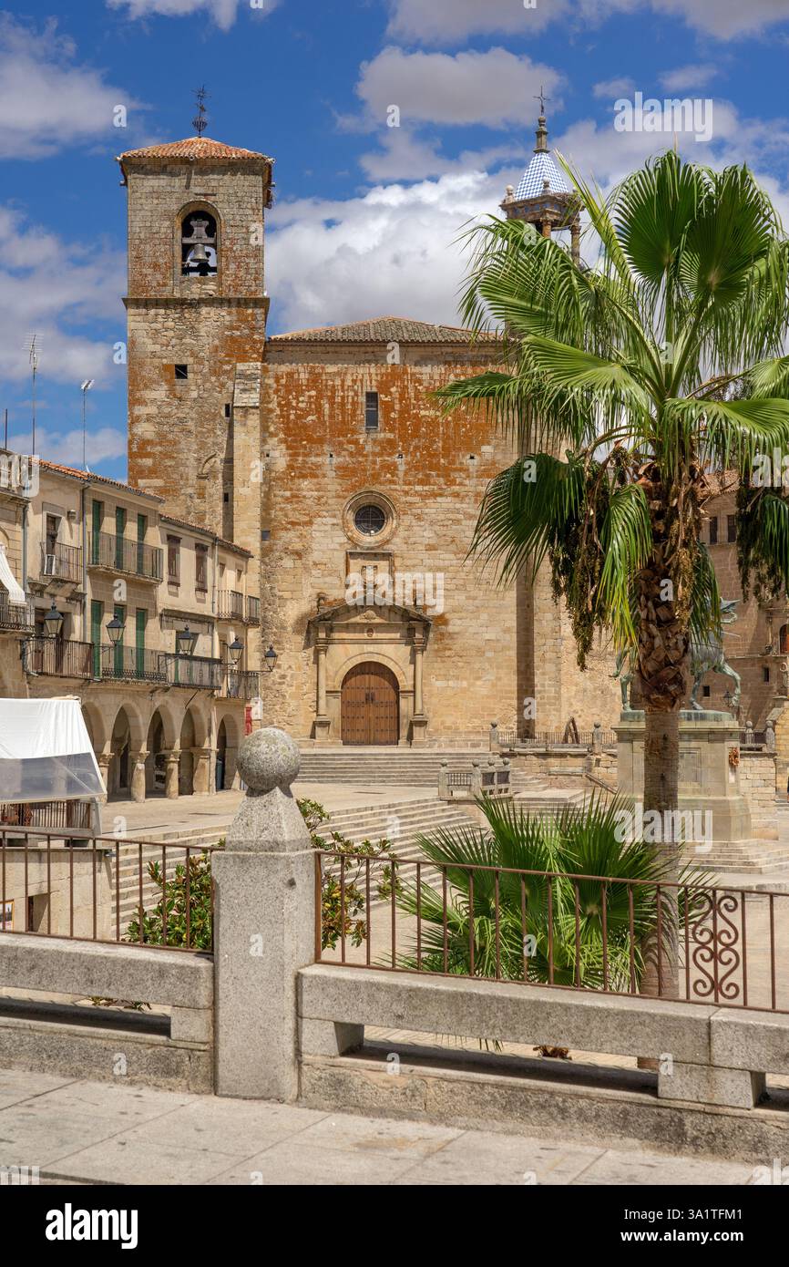 TRUJILLO, SPAIN - AUGUST 21, 2020: Mayor Square of medieval village of ...