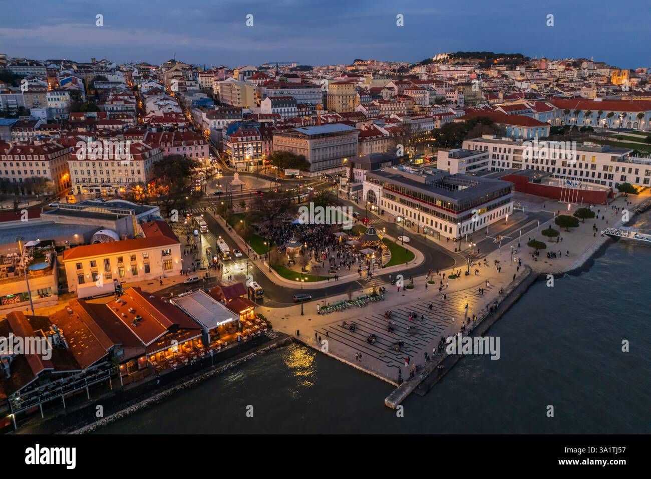 Aerial view of Cais das Pombas and Jardim de Roque Gameiro at night ...