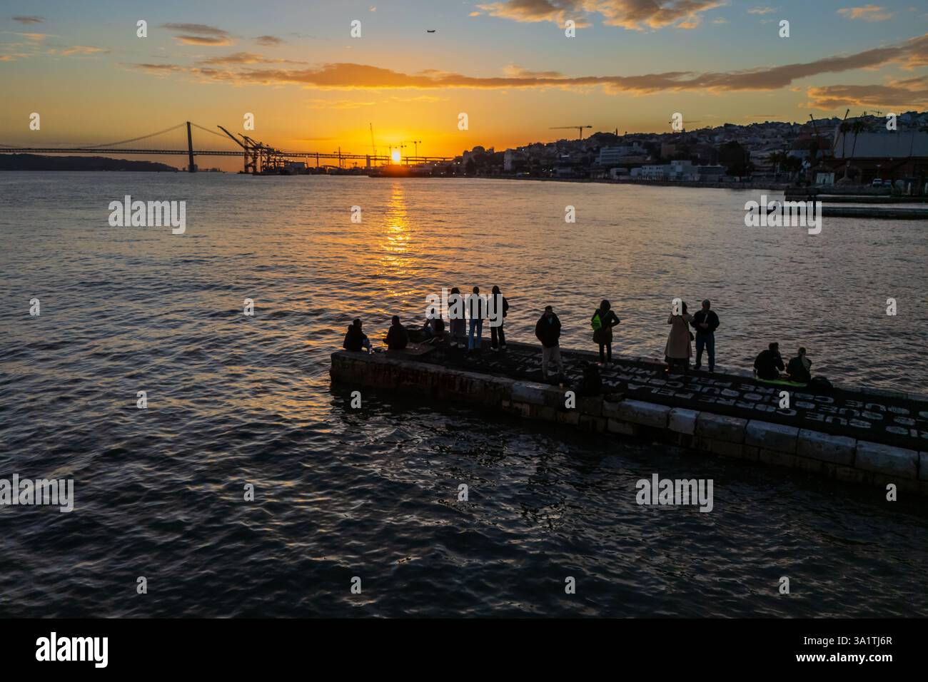 People enjoying nightlife in lisbon hi-res stock photography and images ...