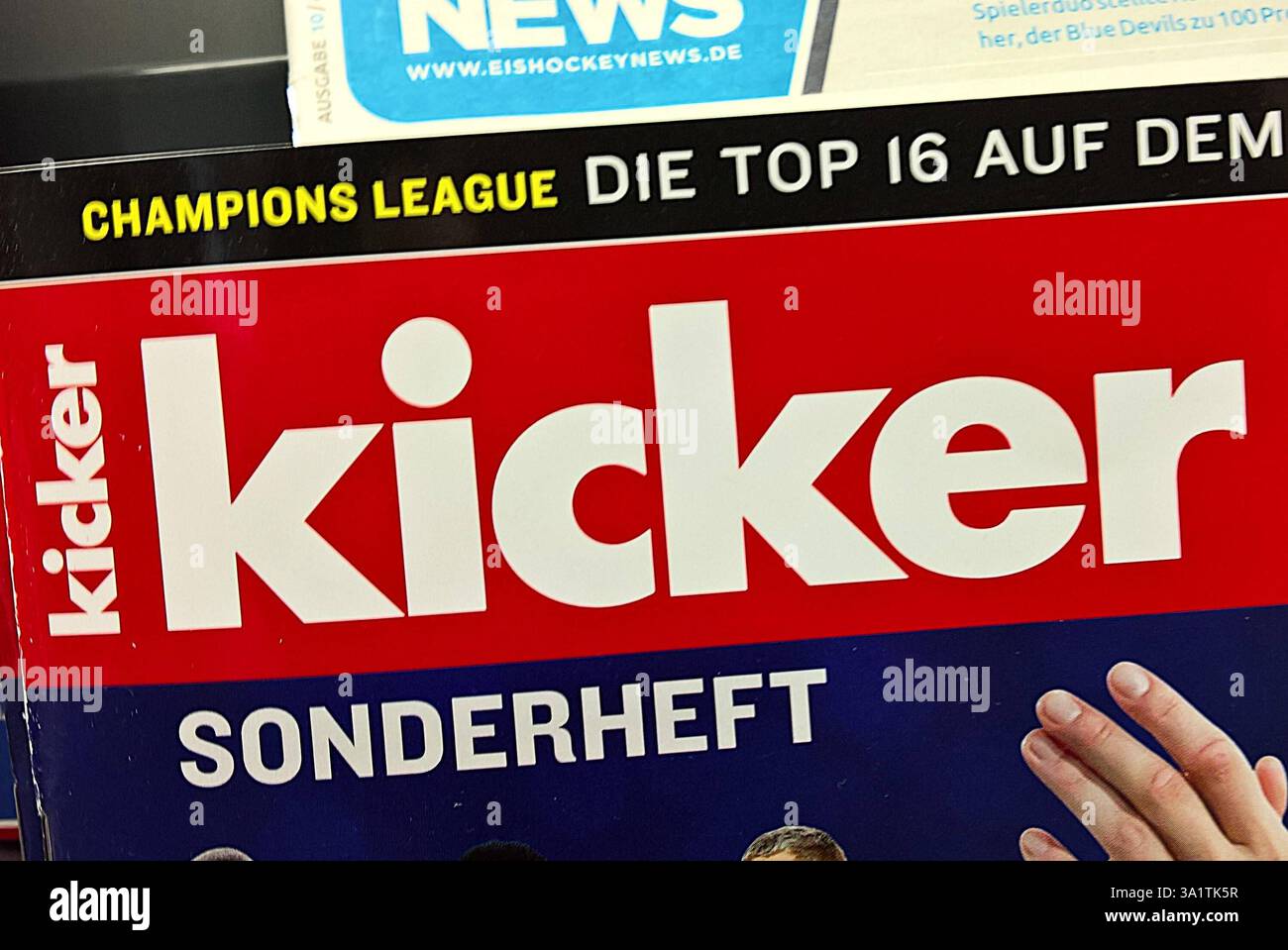 Kicker Fussball - Magazin, Sonderheft. Der Kicker ist eine zweimal ...