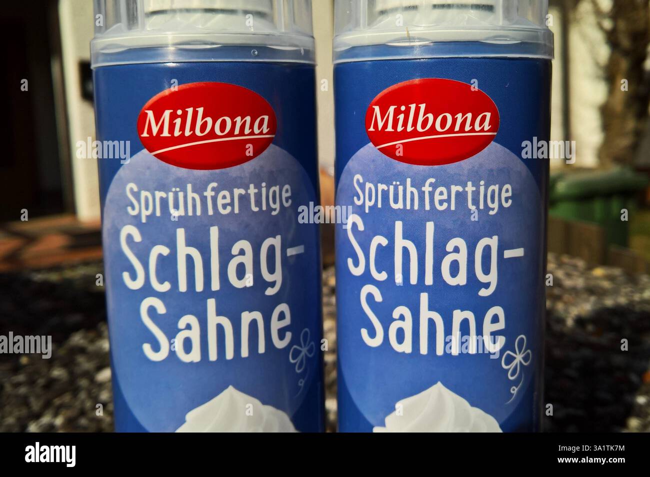Milbona Sprüh - Schlagsahne im Sortiment von Discounter Lidl *** Milbona spray whipped cream in ...