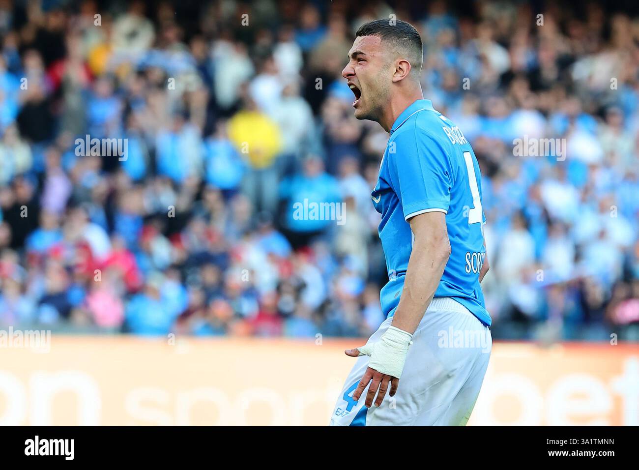Alessandro Buongiorno of SSC Napoli celebrates at the end of the Serie ...