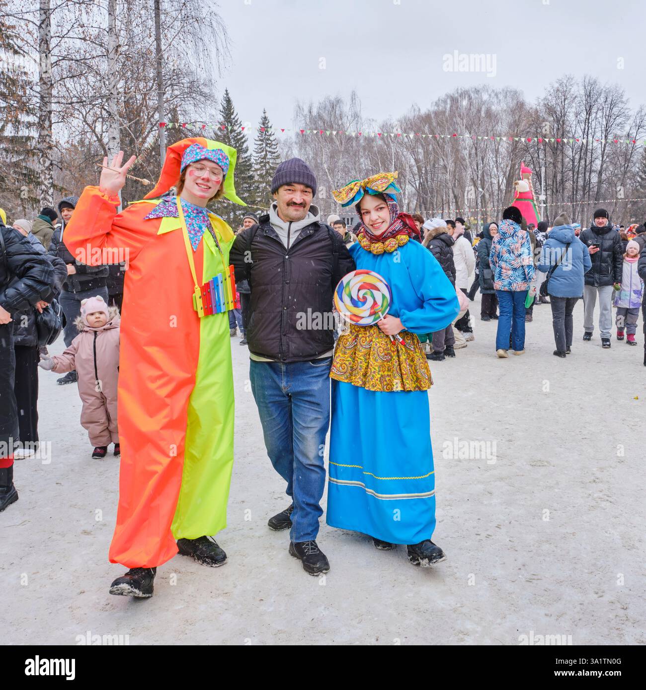Russian folklore cheerful woman man hi-res stock photography and images ...