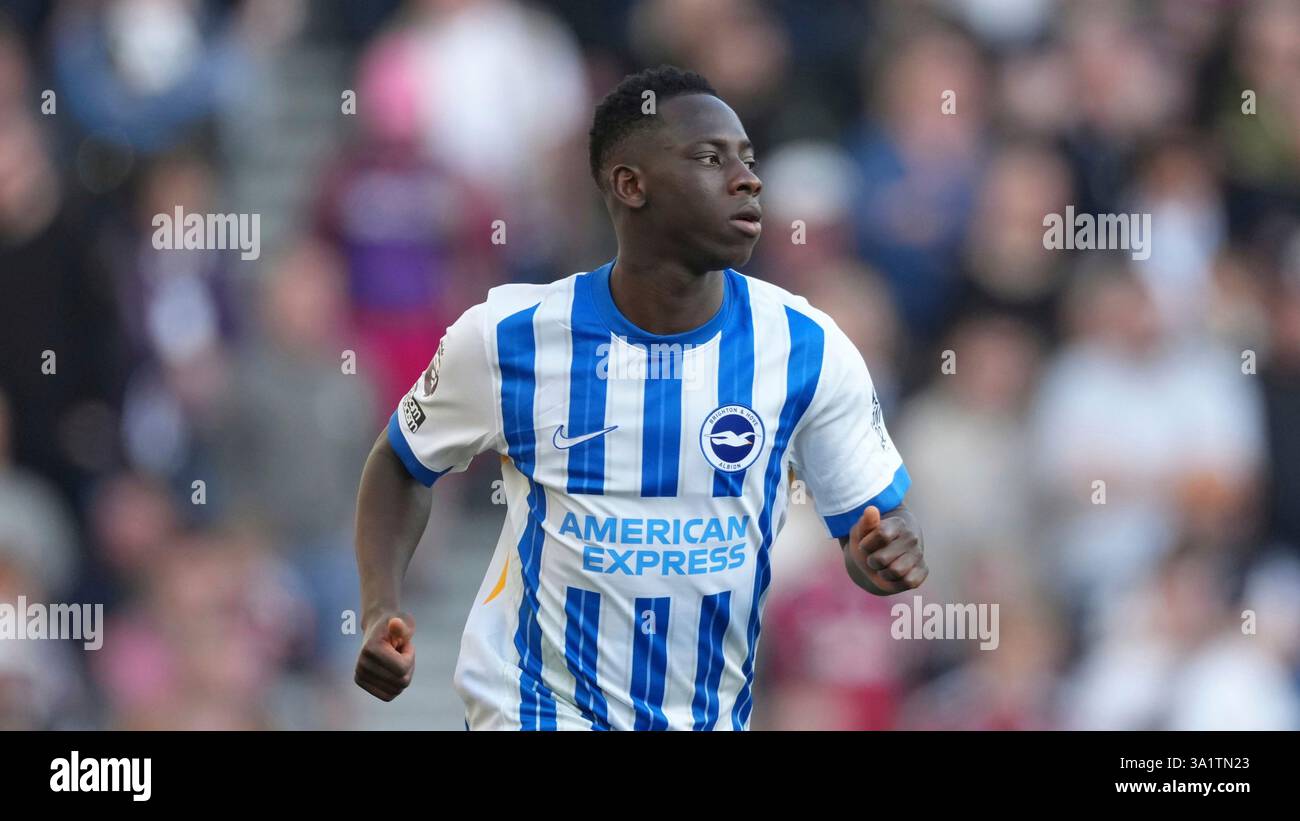 Brighton's Yankuba Minteh runs into position during the English Premier ...