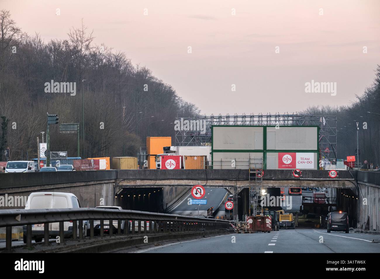 Surface traffic around the carrefour Léonard during renovation work on ...