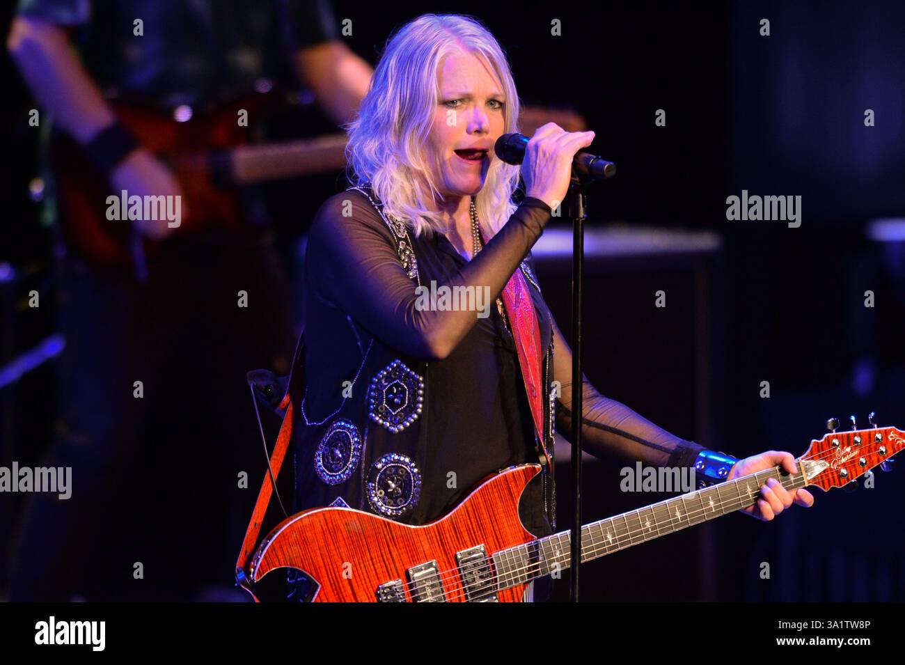 Fort Lauderdale, USA. 09th Mar, 2025. Cathy Richardson performs with ...