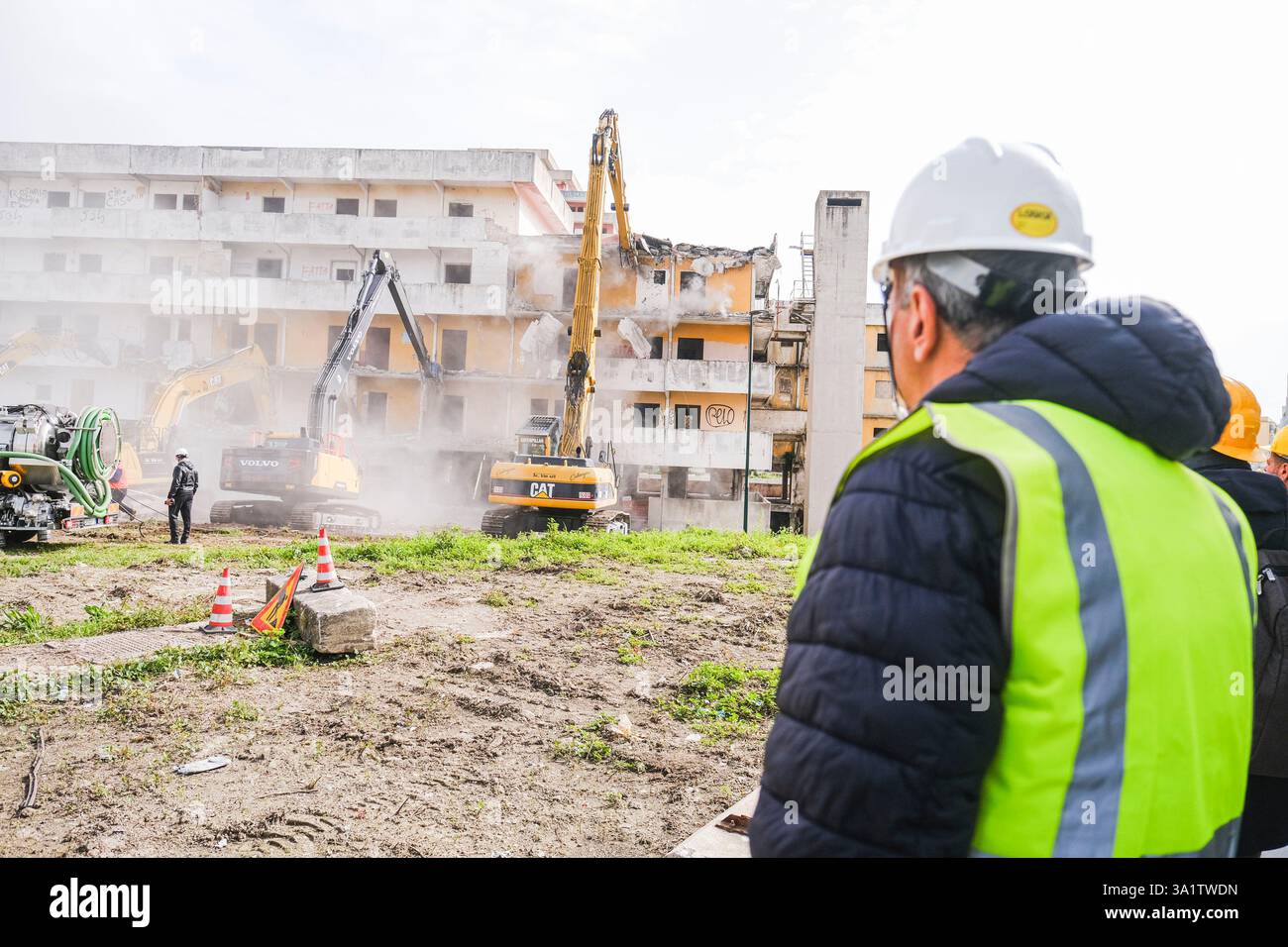 Napoli, Italy. 10th Mar, 2025. One of the so-called "Sails yellow of ...