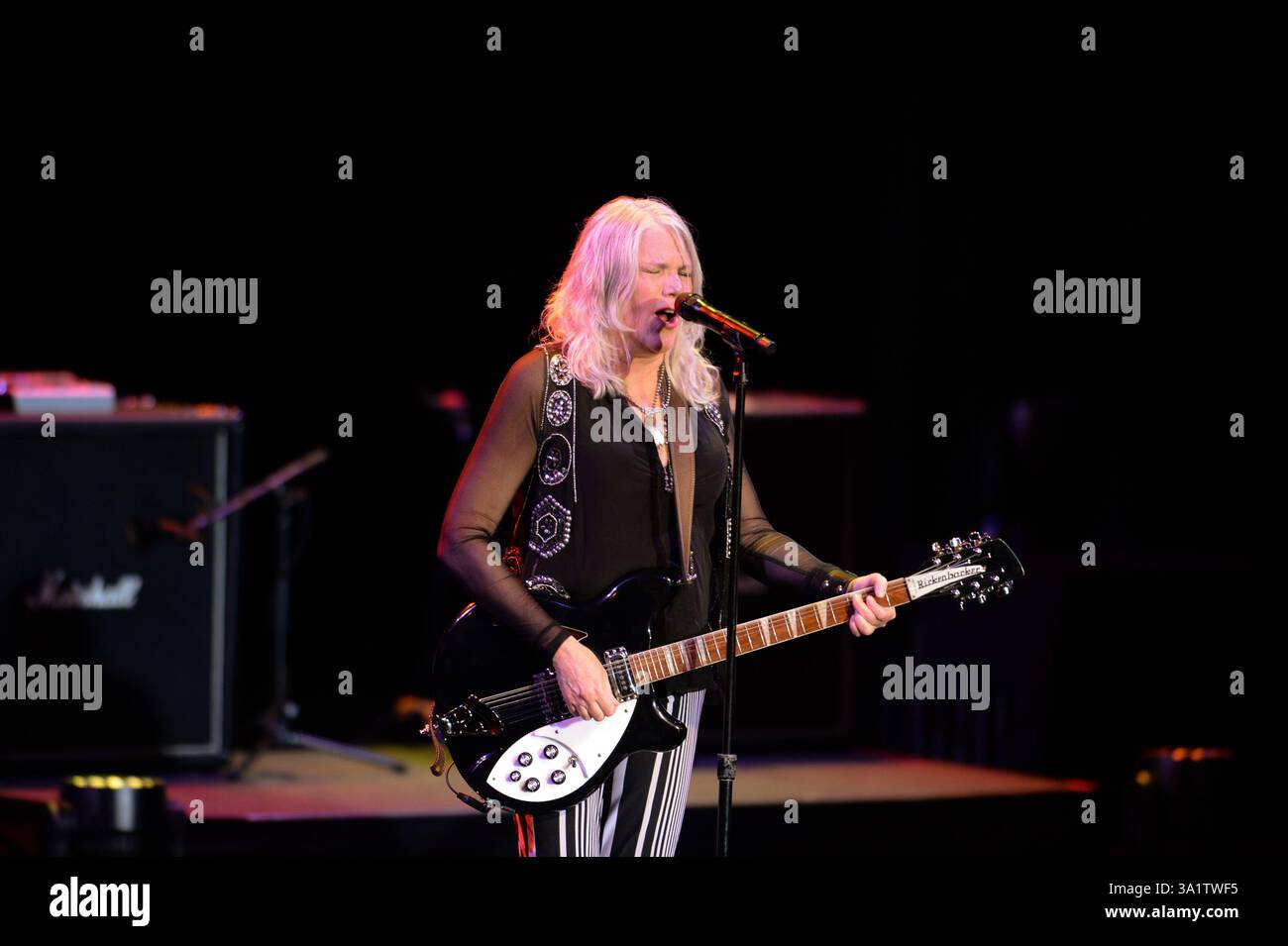 Cathy Richardson performs with Jefferson Starship in Fort Lauderdale ...