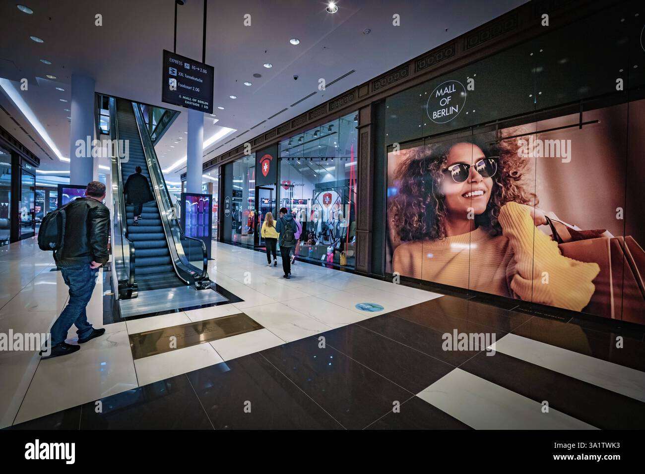 Berlin Mitte, Mall of Berlin , Shopping am Leipziger Platz - 10.03.2025 Berlin *** Berlin Mitte ...