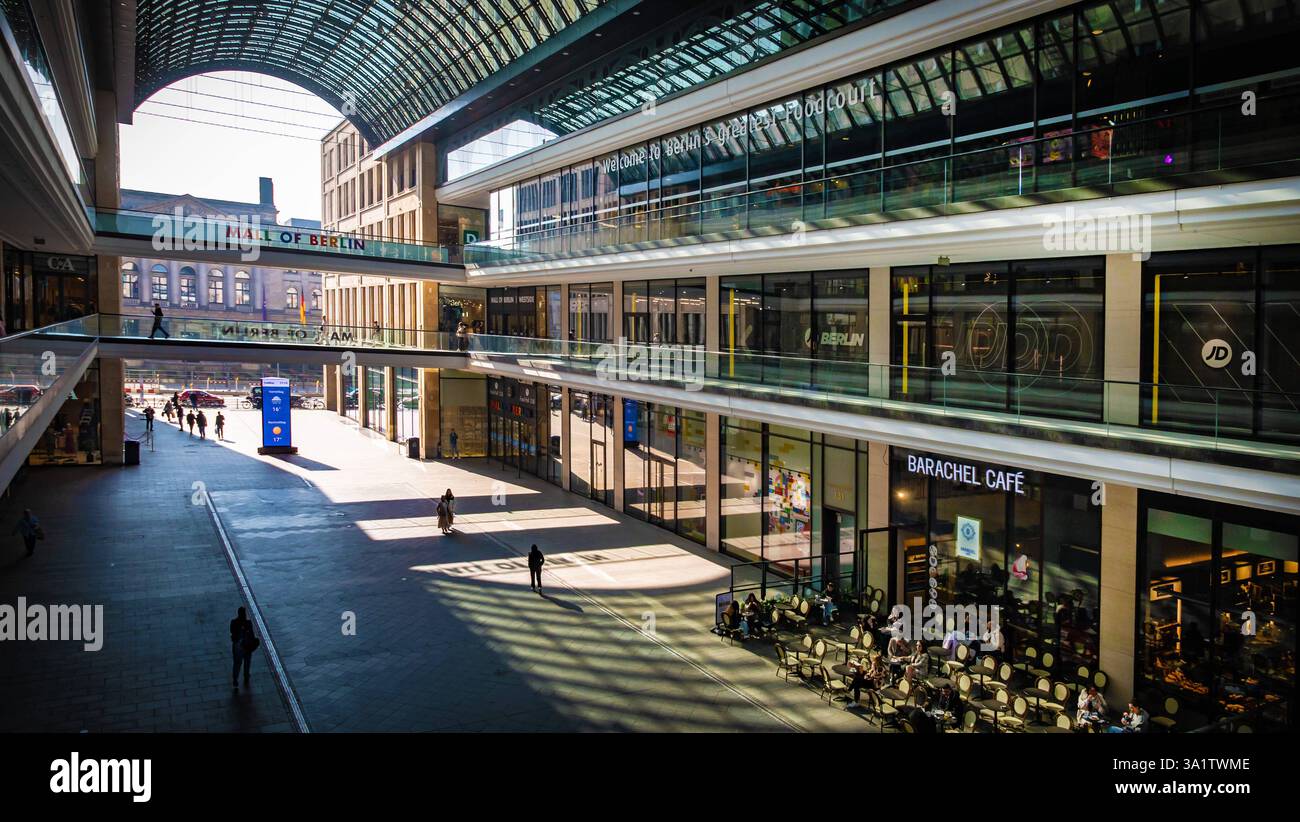 Berlin Mitte, Mall of Berlin , Shopping am Leipziger Platz - 10.03.2025 Berlin *** Berlin Mitte ...