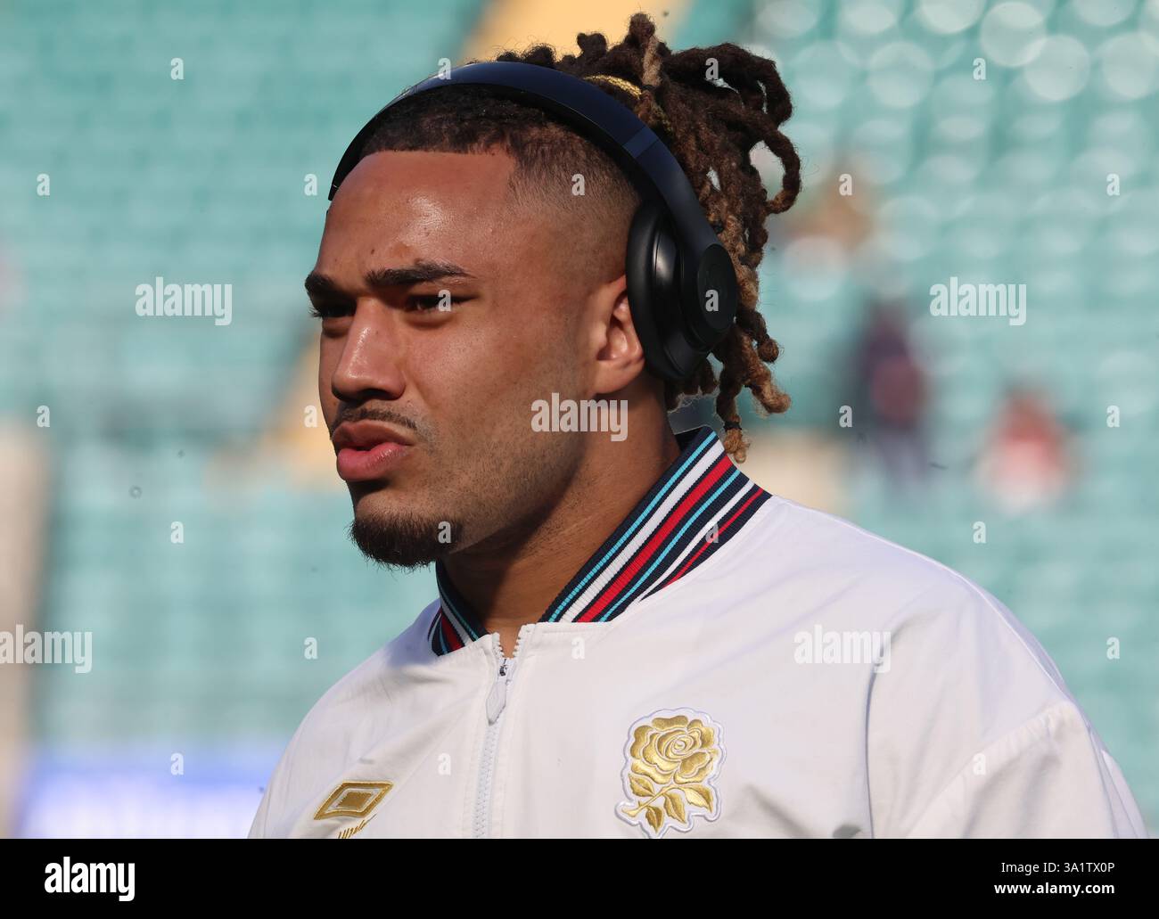 London, UK. 09th Mar, 2025. England's Chandler Cunningham-South ...