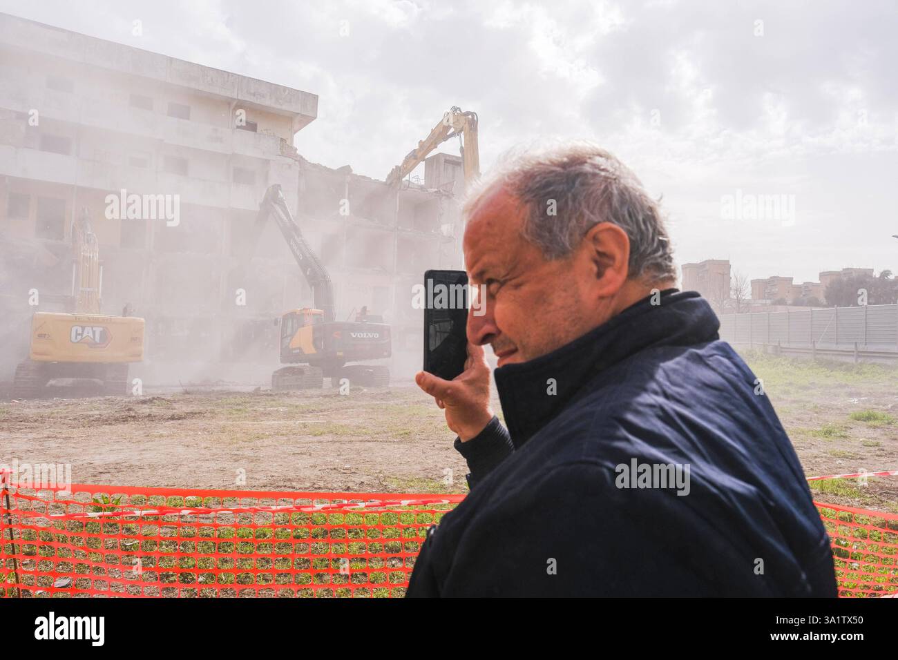 News - Sails Yellov of Scampia demolished One of the so-called Sails ...