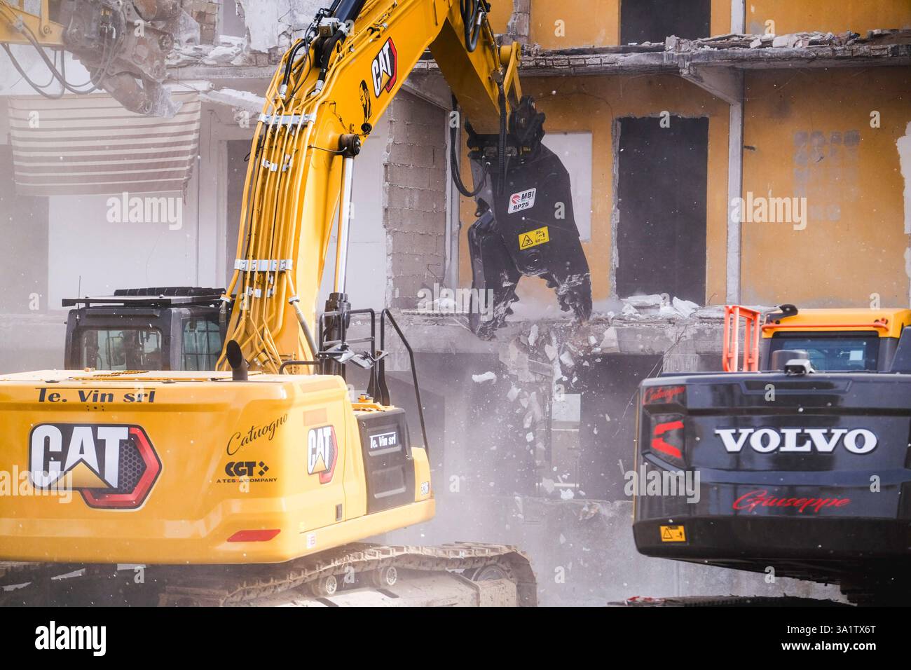 News - Sails Yellov of Scampia demolished One of the so-called Sails ...