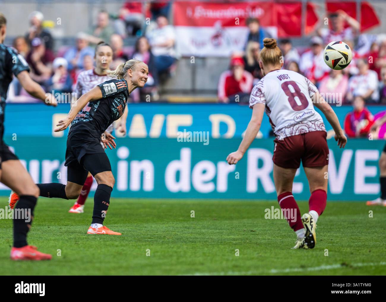 Köln, RheinEnergieStadion, 09.03.2025: Gwinn Giulia of Bayern makes the ...