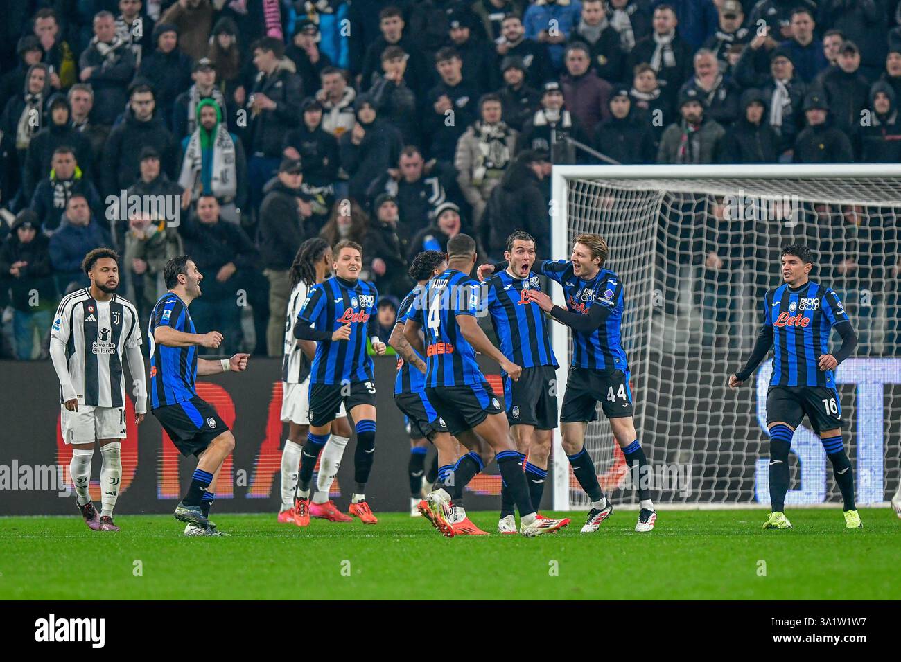 Turin, Italy. 09th Mar, 2025. Marten de Roon (15) of Atalanta scores ...