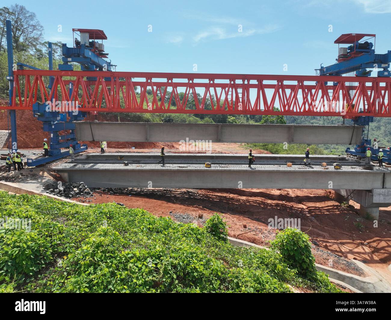 (250310) -- PHNOM PENH, March 10, 2025 (Xinhua) -- A drone photo taken ...