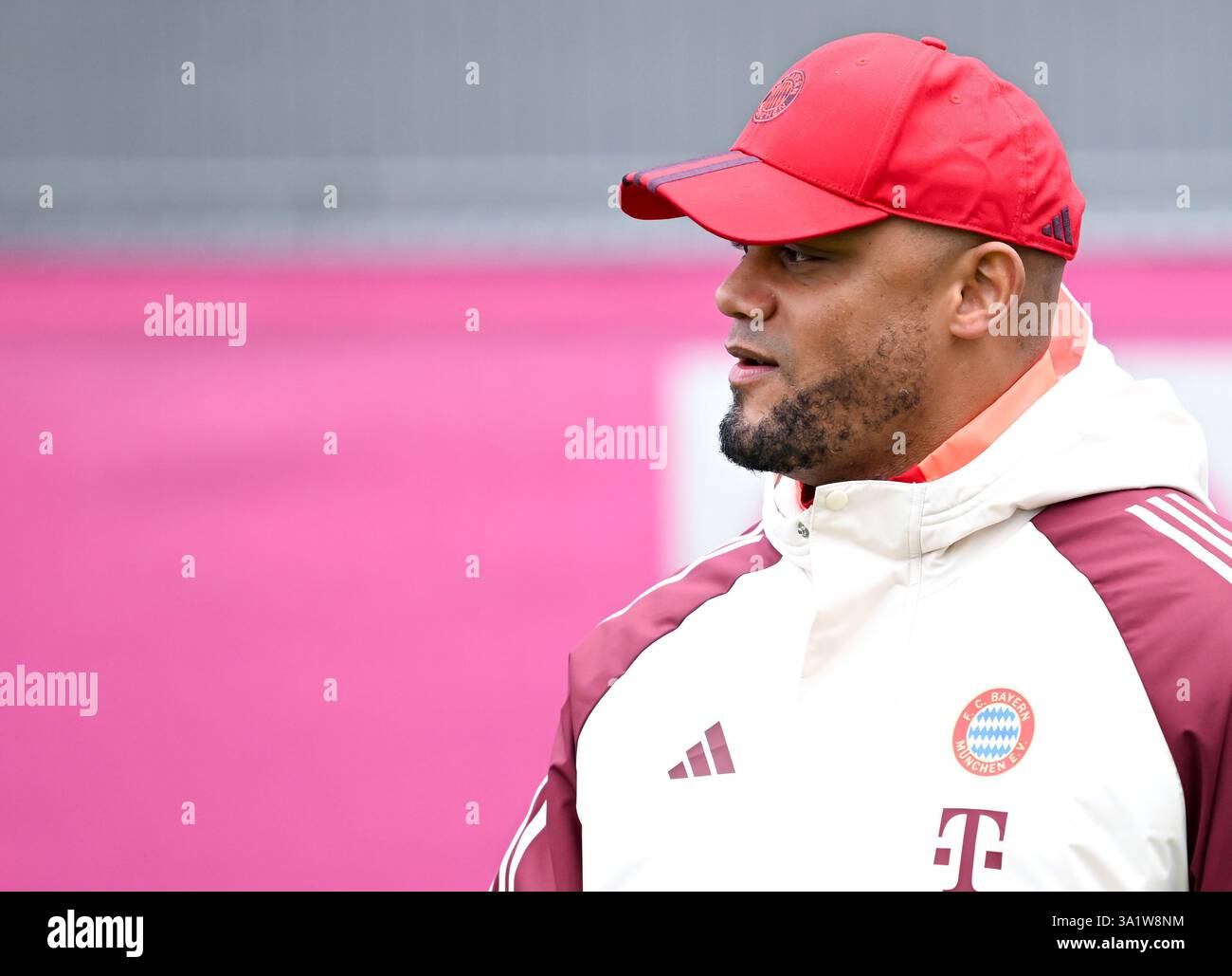 FC Bayern's head coach Vincent Kompany attends a training session in ...