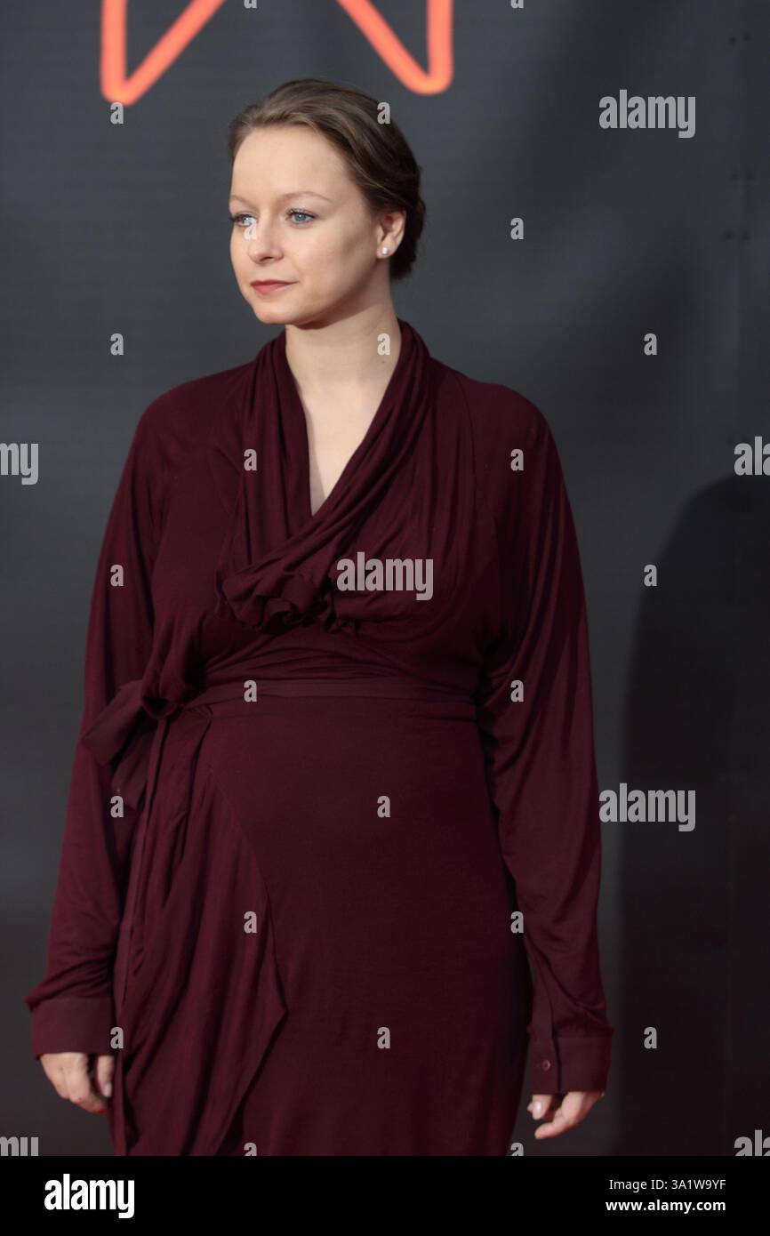 Pregnant British actress Samantha Morton arriving at the Cineworld ...