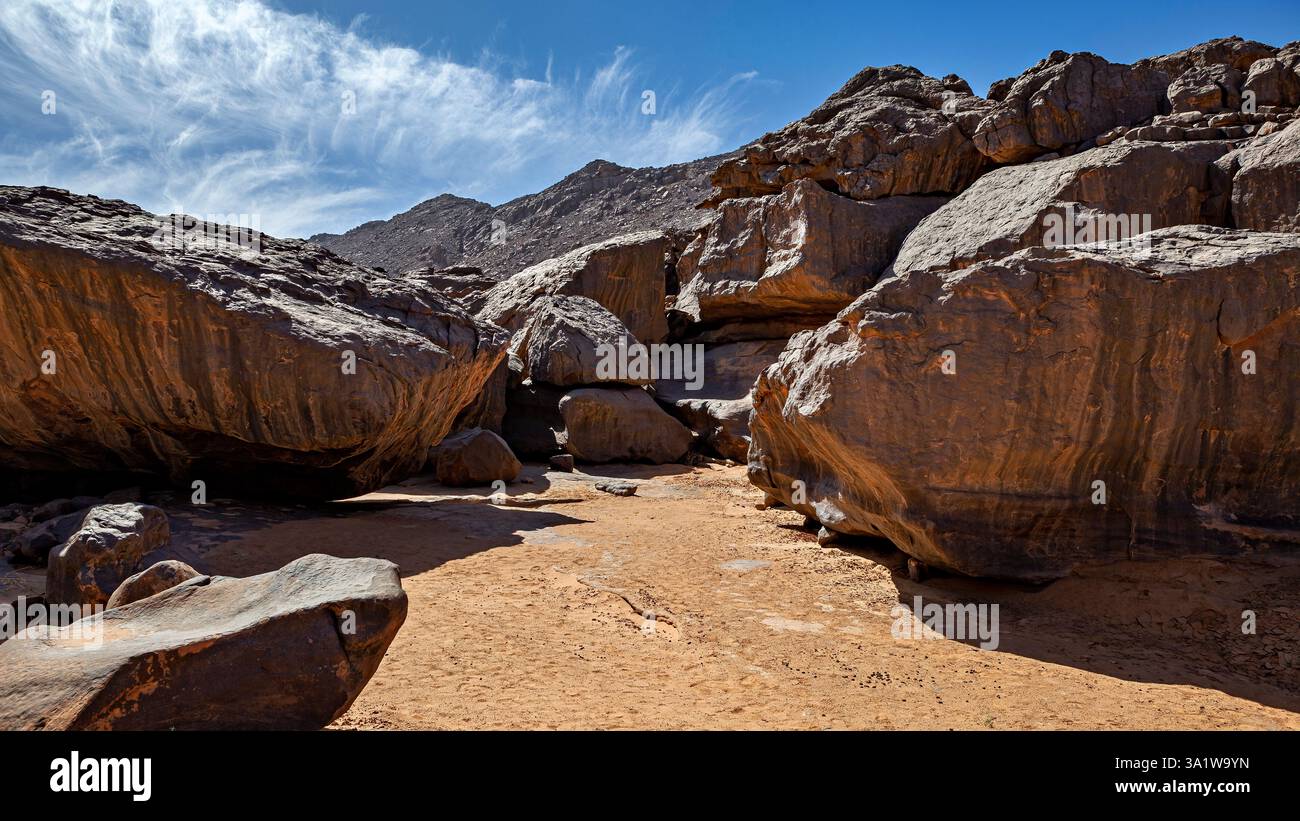 The Rocks and Gorge of the Sahara Desert in Algeria Stock Photo - Alamy