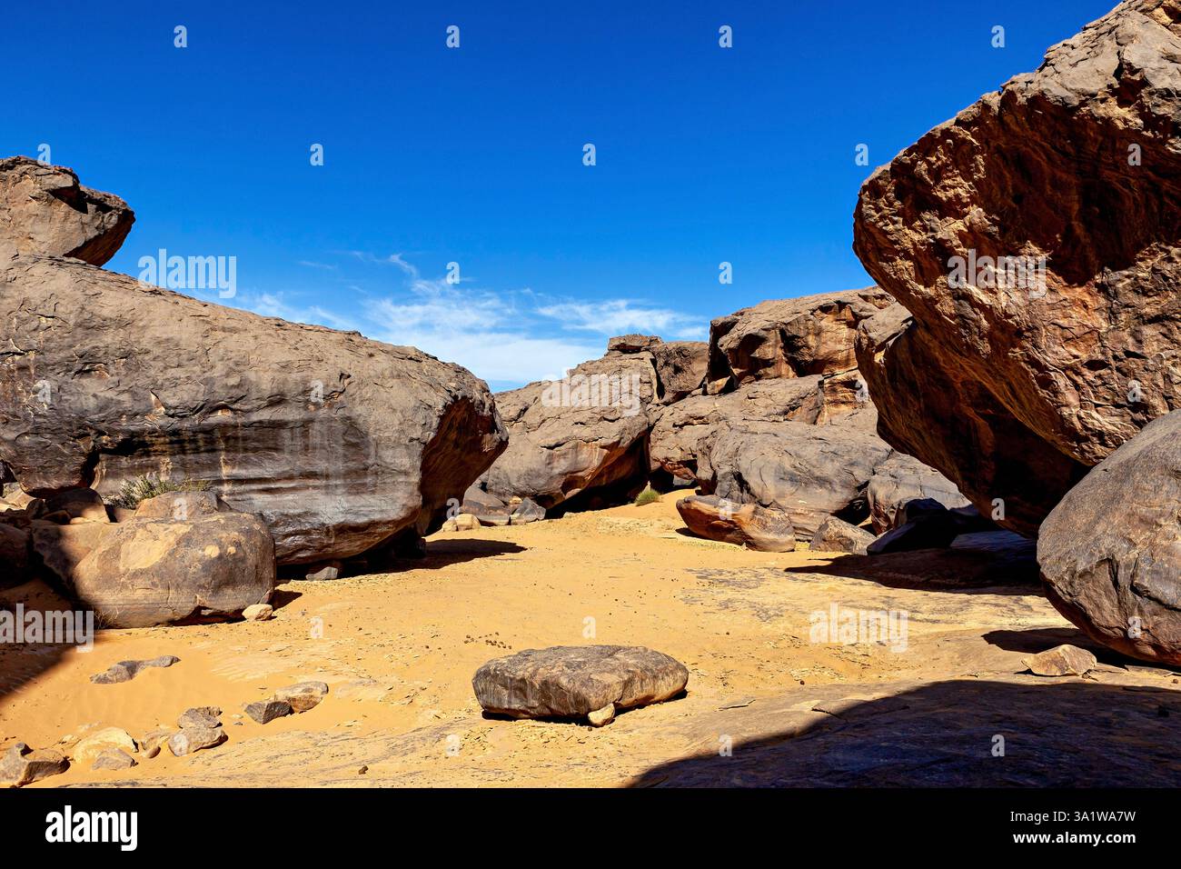 The Rocks and Gorge of the Sahara Desert in Algeria Stock Photo - Alamy