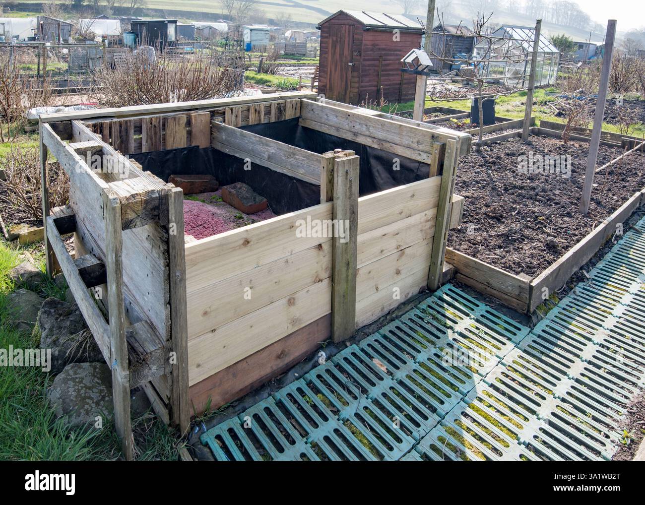 Double bay compost bins hi-res stock photography and images - Alamy