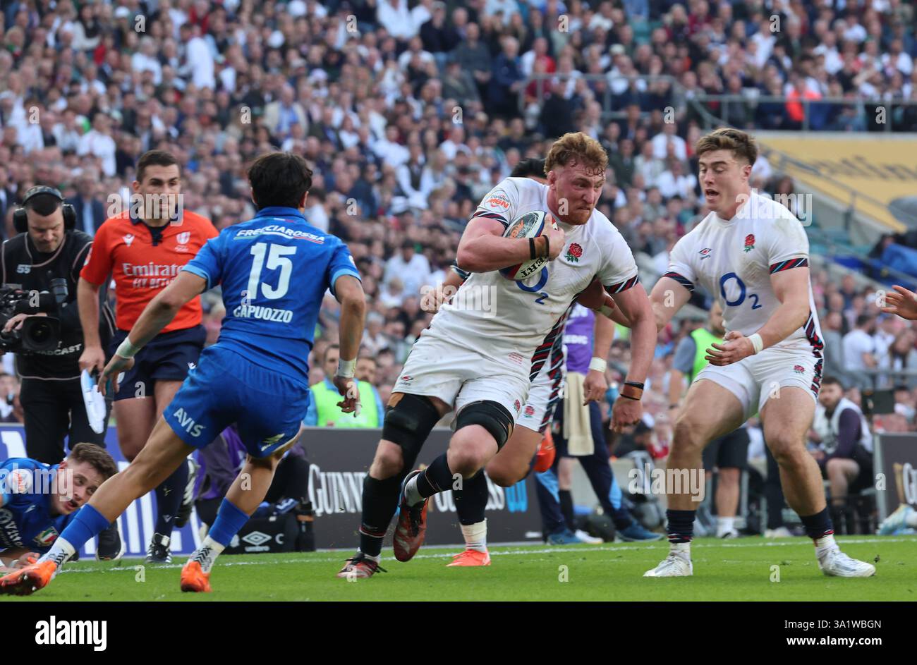 England's Ollie Chessum(Leicester Tigers) and England's Tommy Freeman ...