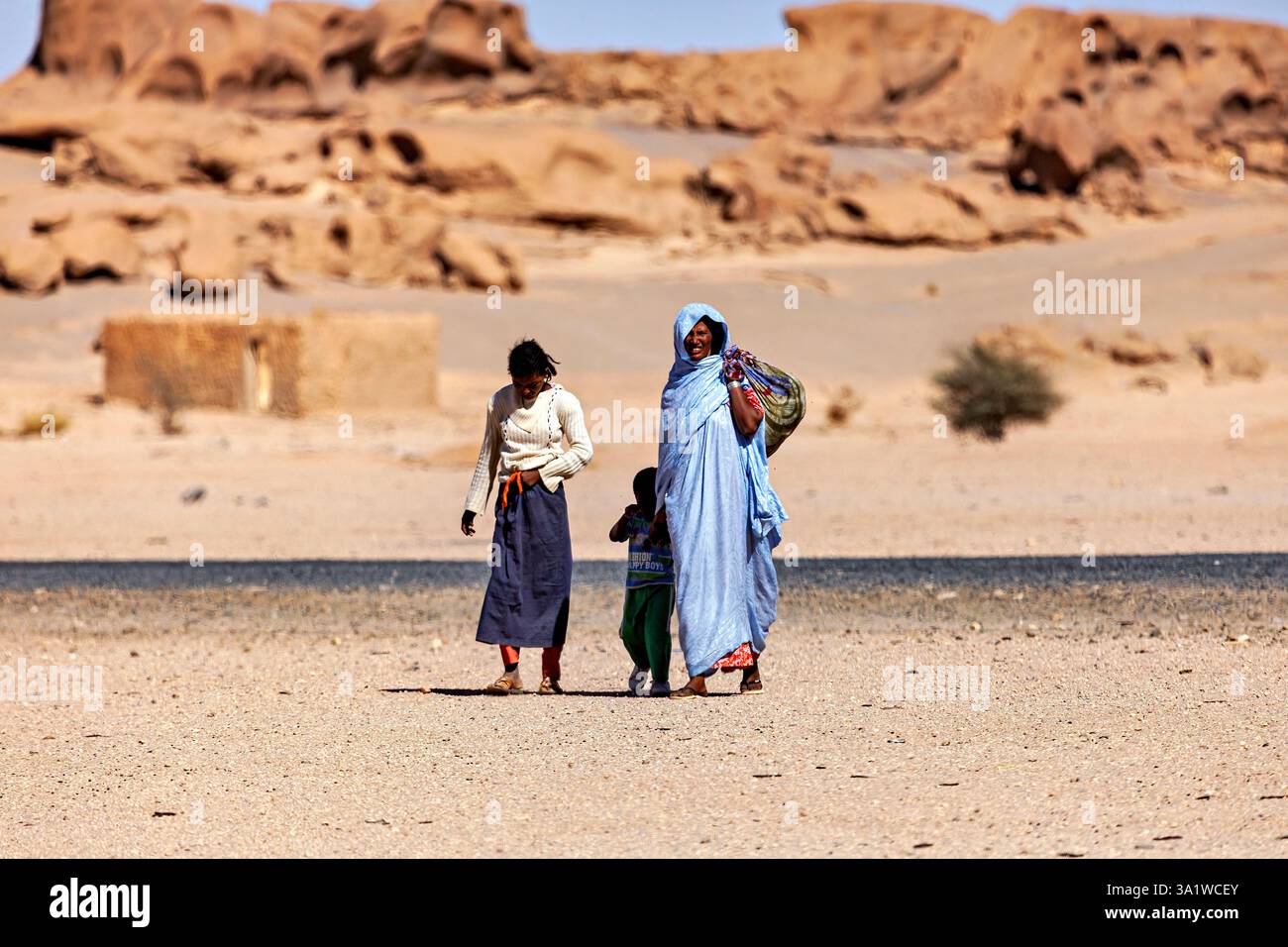Women are cleaning and washing clothes in the sahara desert Stock Photo ...