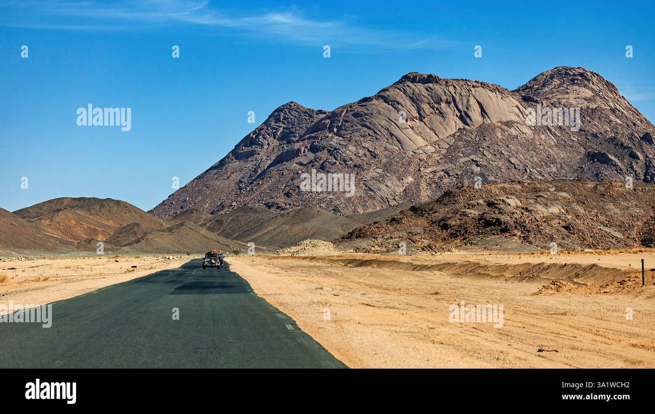 The Rocks and Gorge of the Sahara Desert in Algeria Stock Photo - Alamy
