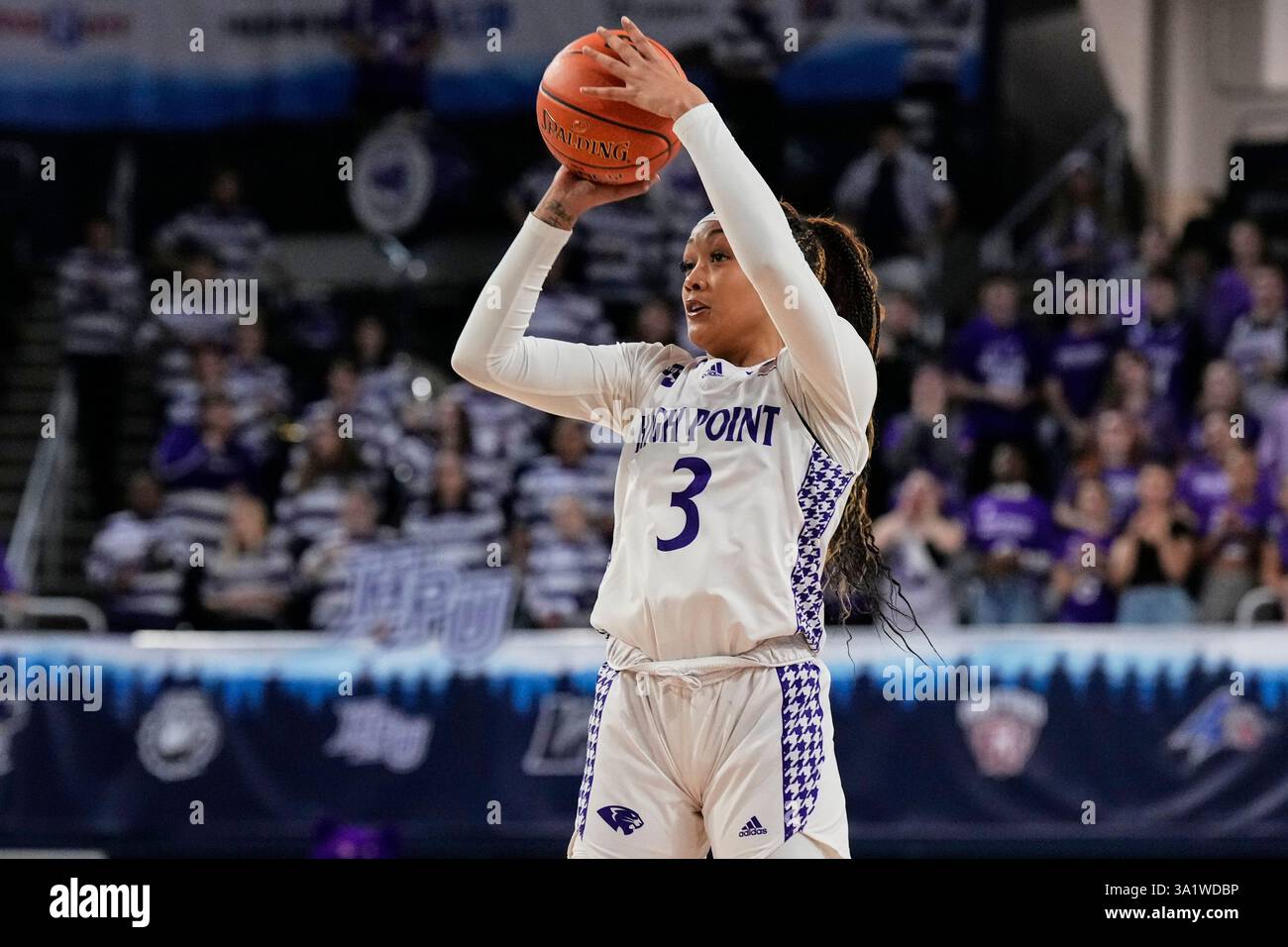 High Point forward Nevaeh Zavala (3) plays during the first half of the ...