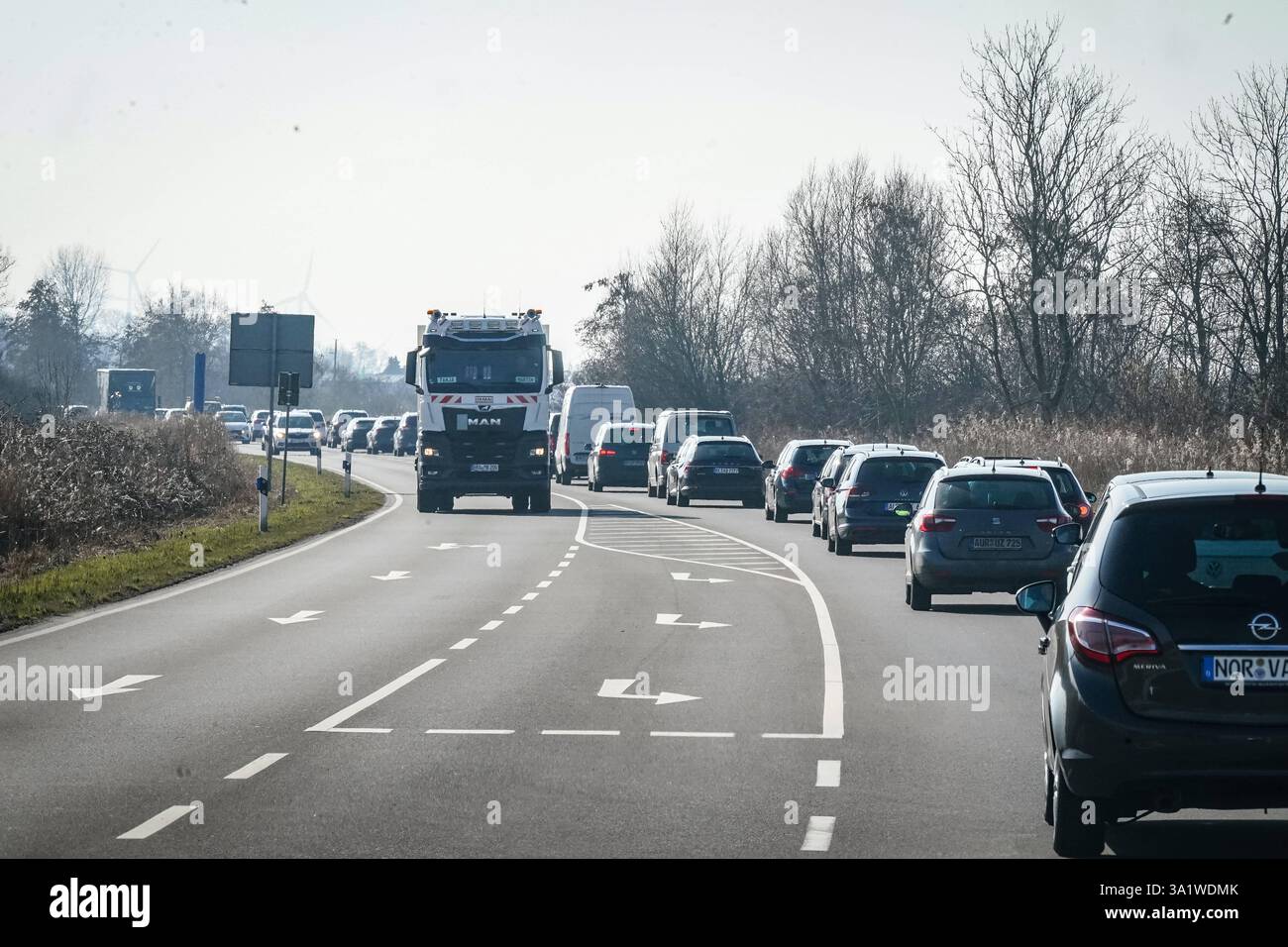 Deutschland, Europa, Straßenverkehr, Stau, Landstraße, Fahrzeuge, Lkw ...