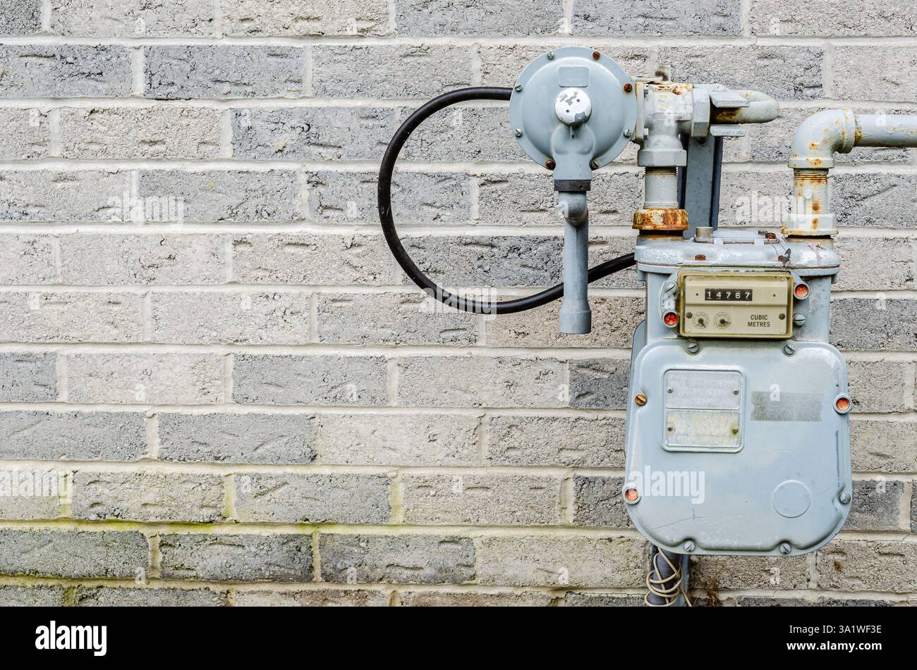 Natural gas meter outside home hi-res stock photography and images - Alamy