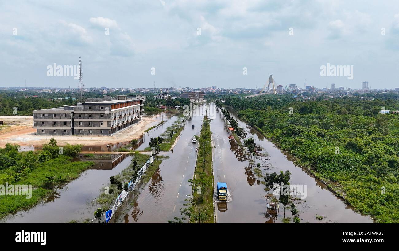 Riau, Indonesia - March 8, 2025: Aerial view of flooding on Jalan ...