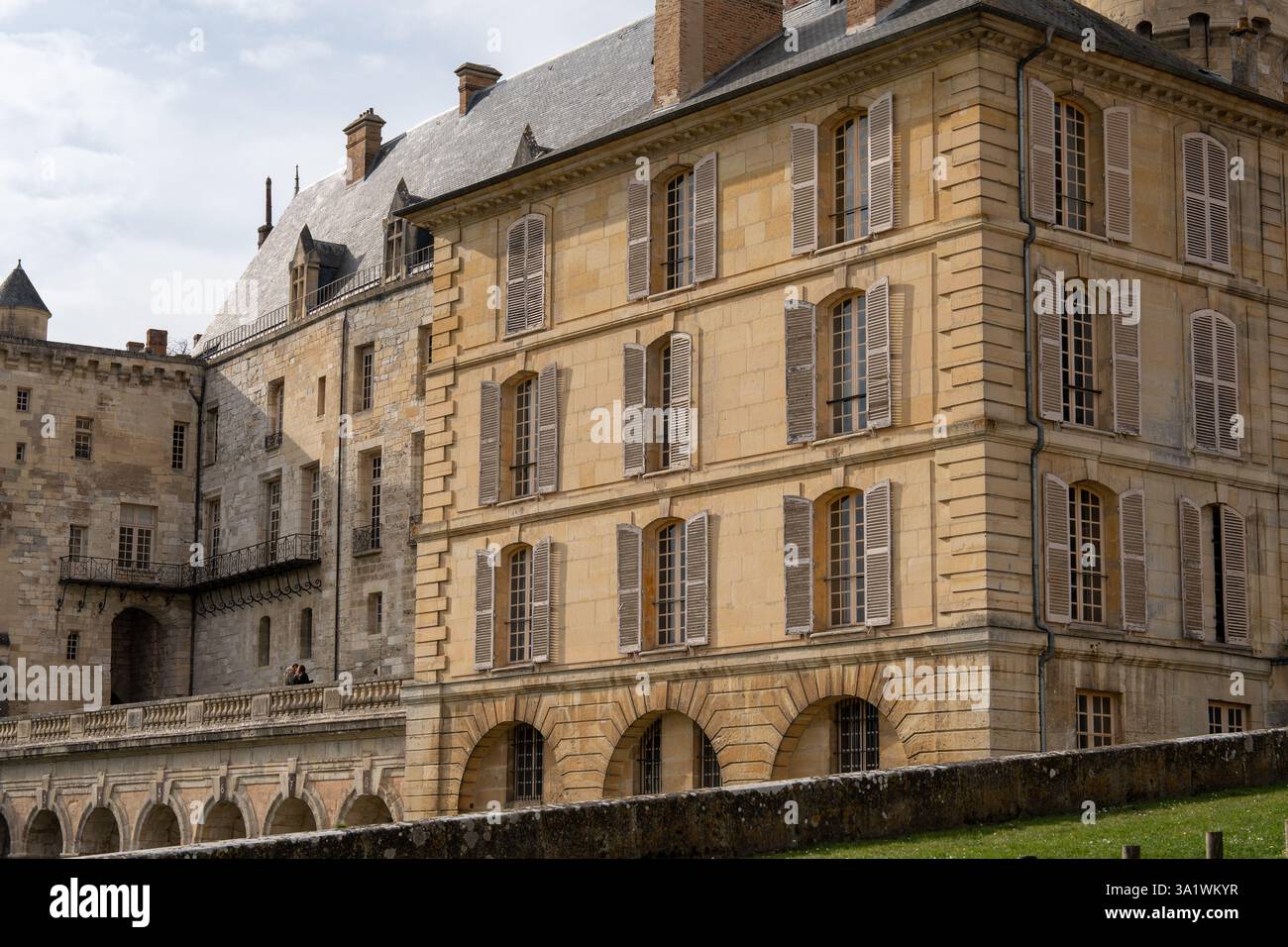 Exploring the historic architecture of La Roche-Guyon in Pontoise ...