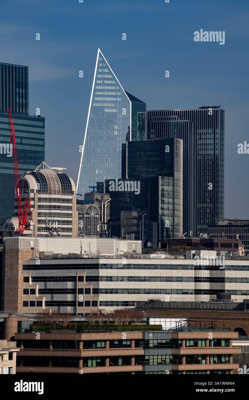 L shaped building hi-res stock photography and images - Alamy