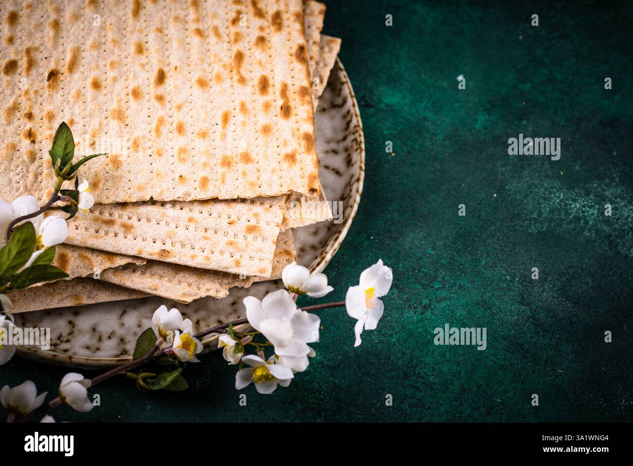 Traditional Jewish bread matzo for Passover Stock Photo - Alamy