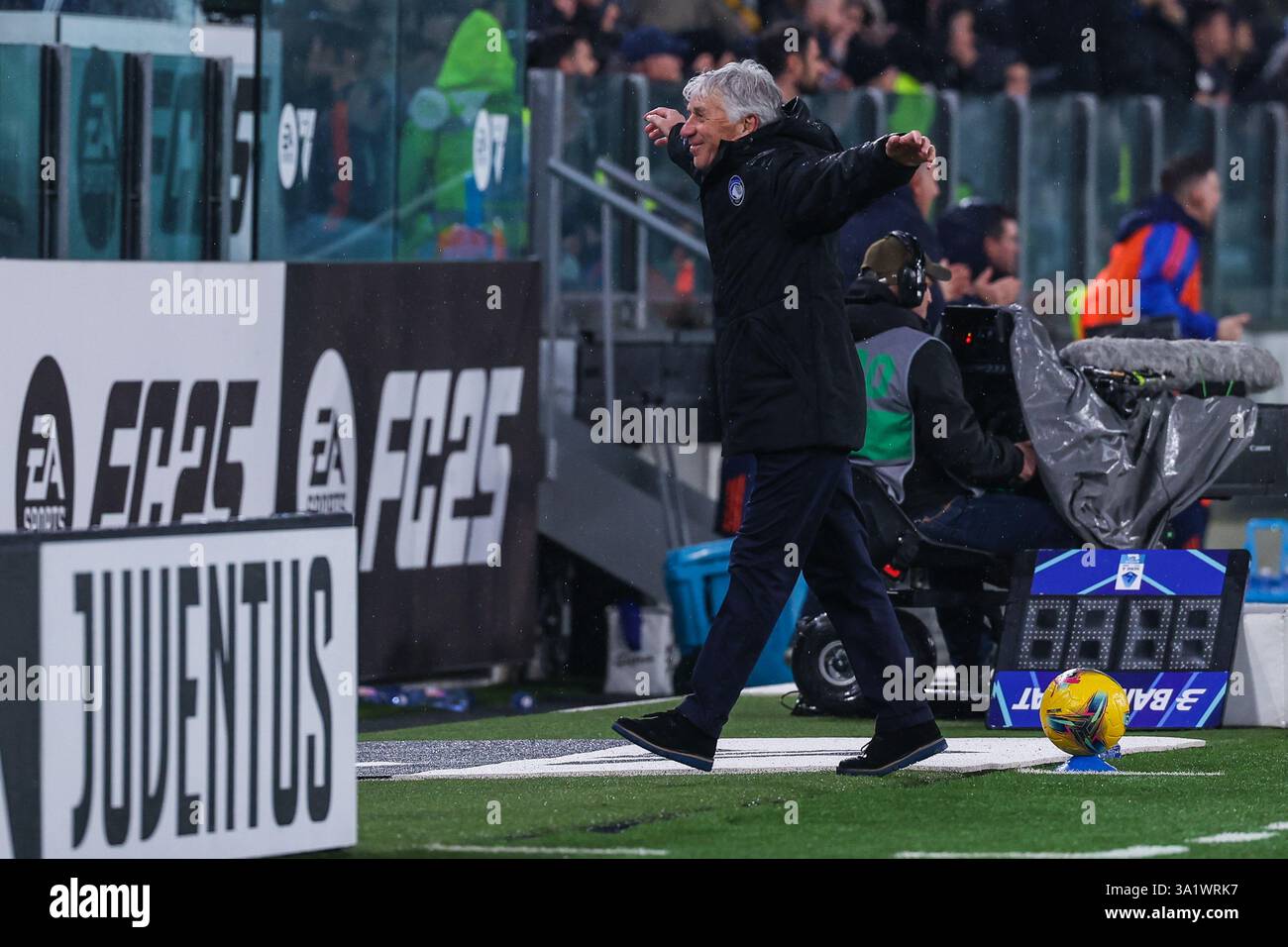 Gian Piero Gasperini Head Coach of Atalanta BC celebrates during Serie ...