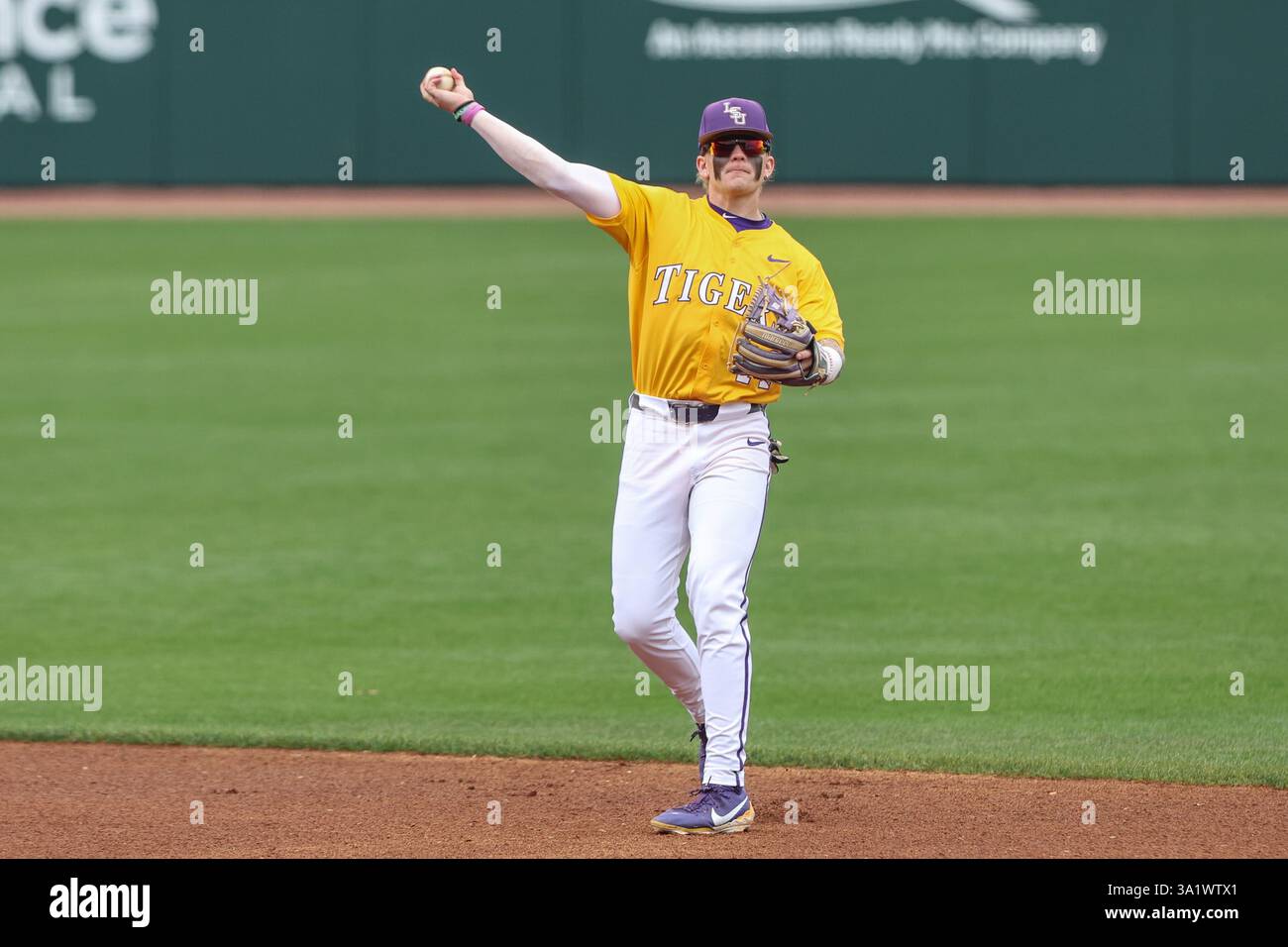 Baton Rouge, LA, USA. 9th Mar, 2025. LSU's Daniel Dickinson (14) makes ...