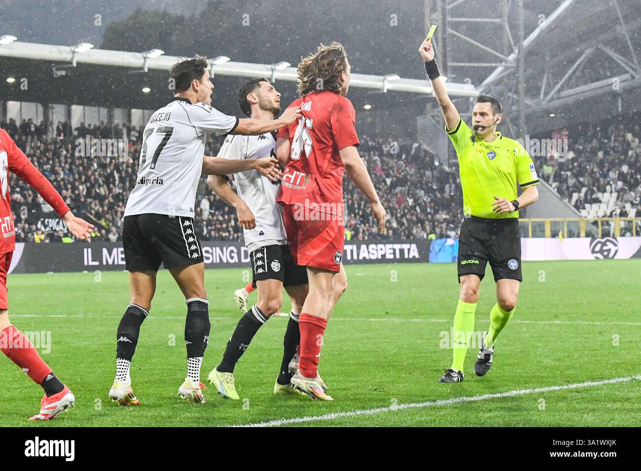 La Spezia, Italy. 09th Mar, 2025. the referee Maurizio Mariani warns ...