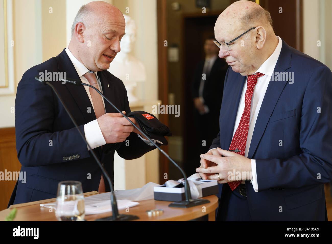 Kai Wegner, Walter Momper 80. Geburtstag Walter Mompe, am 10.03.2025 in ...