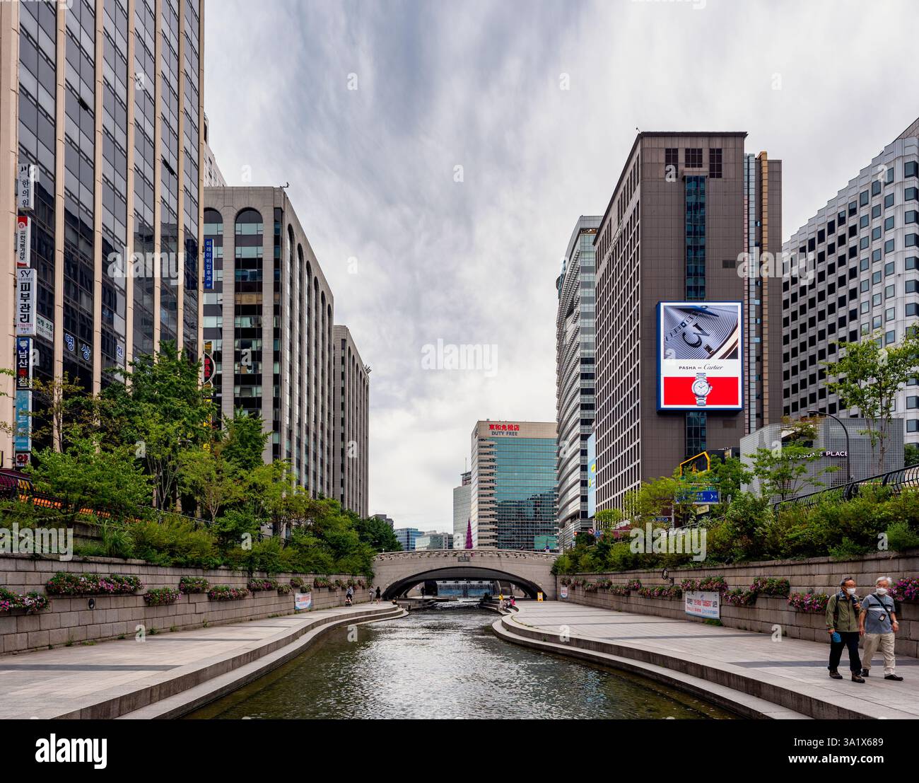 Cheonggyecheon Stream, public urban park in downtown Seoul, capital of ...
