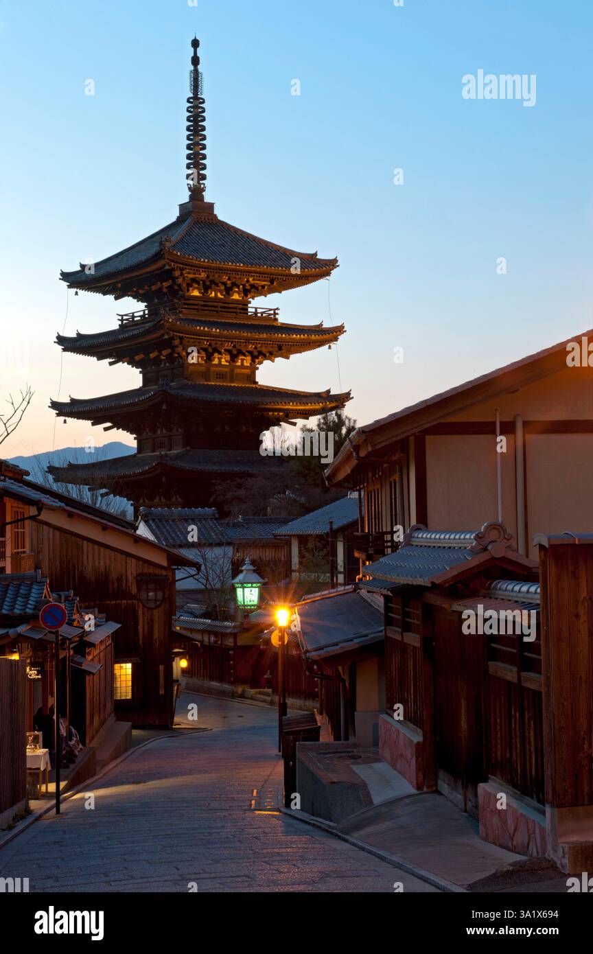 Yasaka pagoda photo spot hi-res stock photography and images - Alamy
