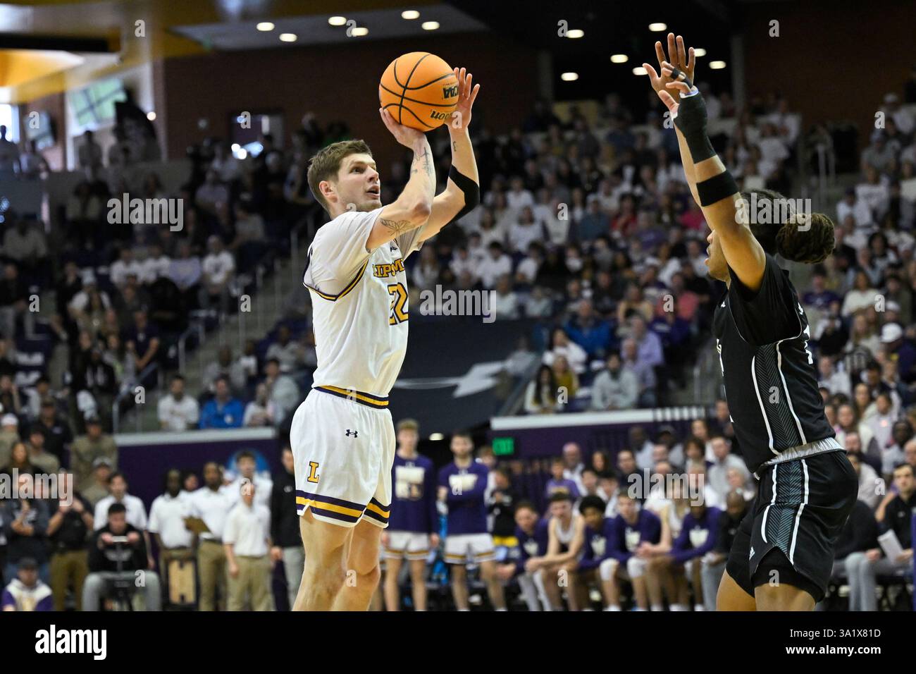 Lipscomb guard Joe Anderson (22) shoots as North Alabama guard Daniel ...