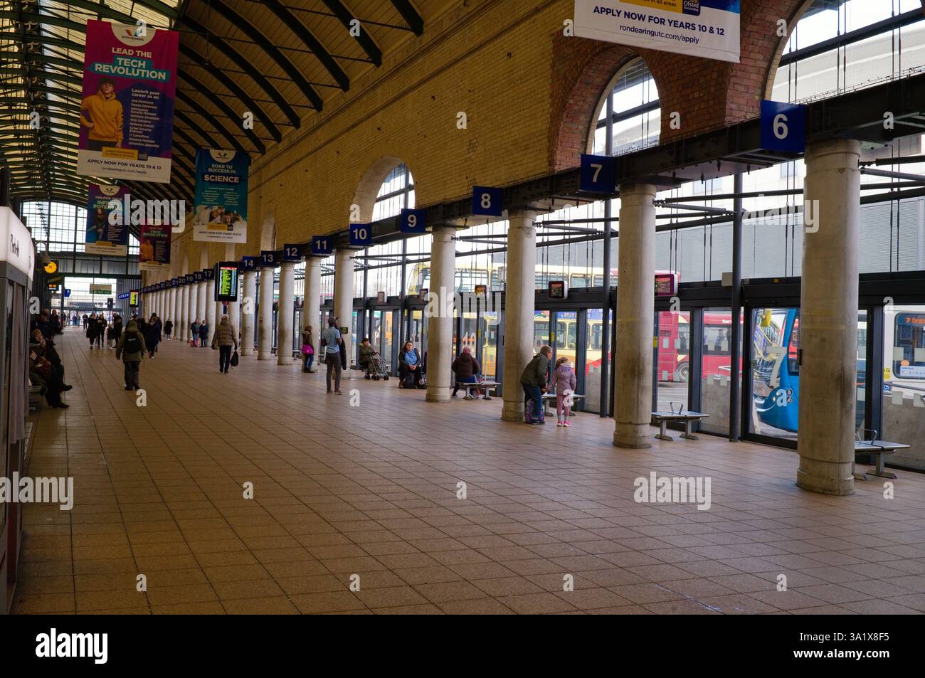 Hull Paragon bus interchange integrated into the railway station Stock ...