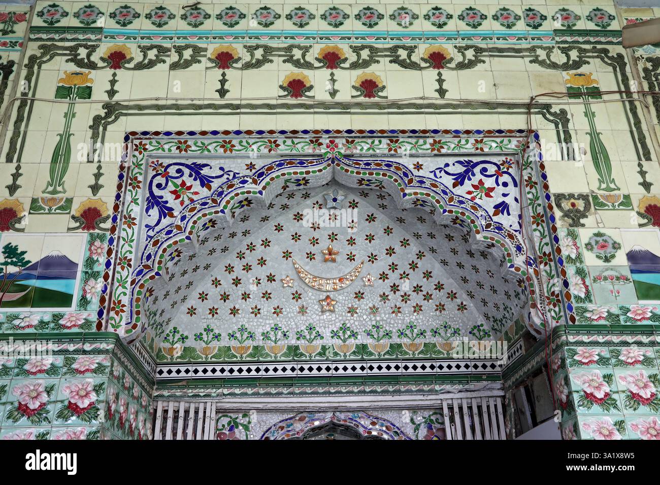Interior of Star Mosque at Dhaka in Bangladesh Stock Photo - Alamy
