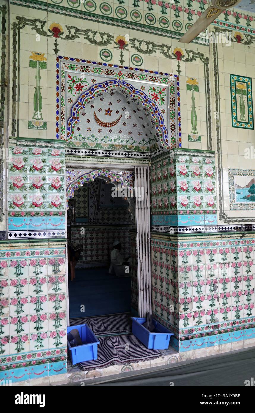 Interior of Star Mosque at Dhaka in Bangladesh Stock Photo - Alamy