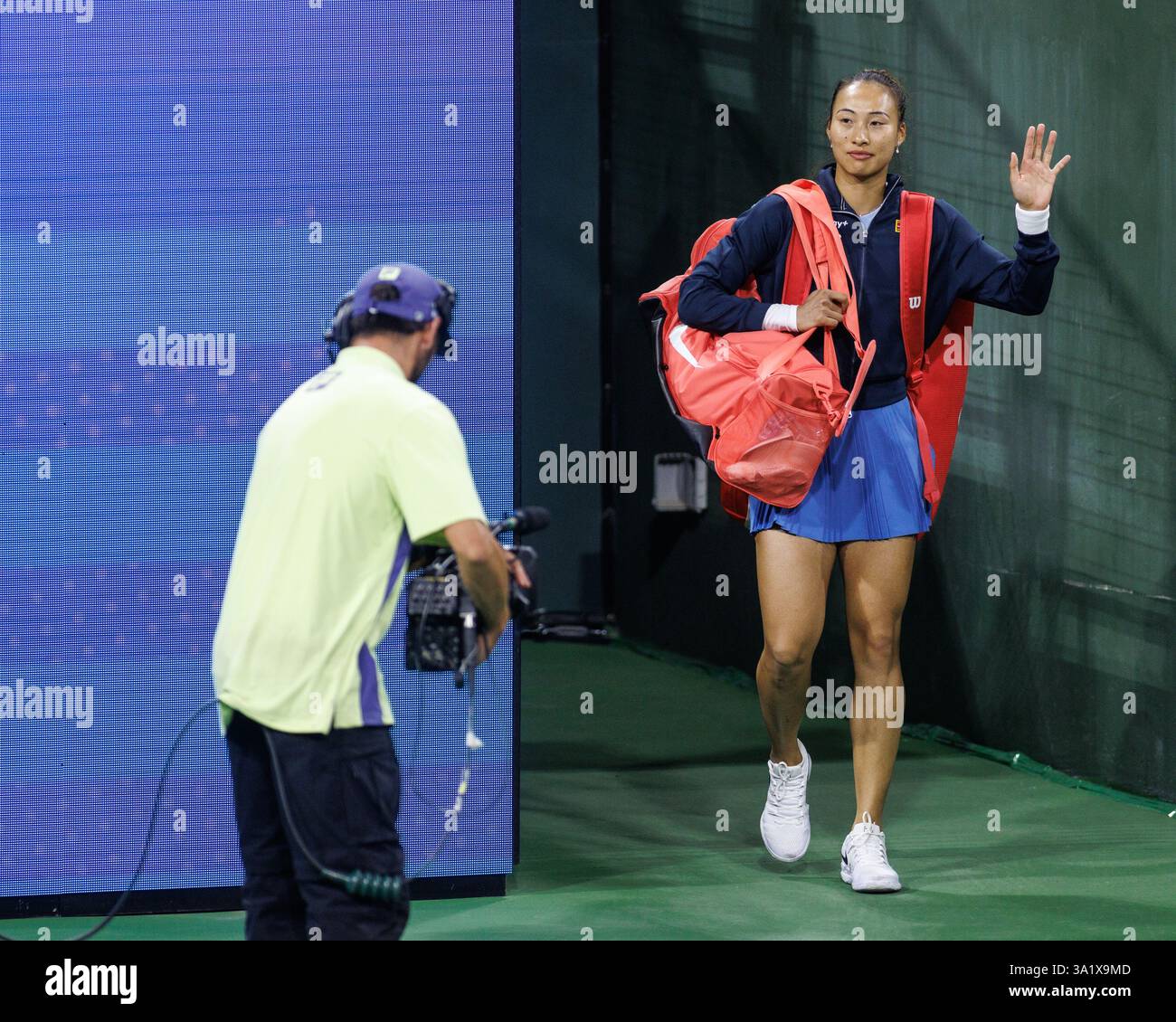 Indian Wells, California, USA. 9th Mar, 2025. Qinwen Zheng (CHN) walks onto the court before her ...