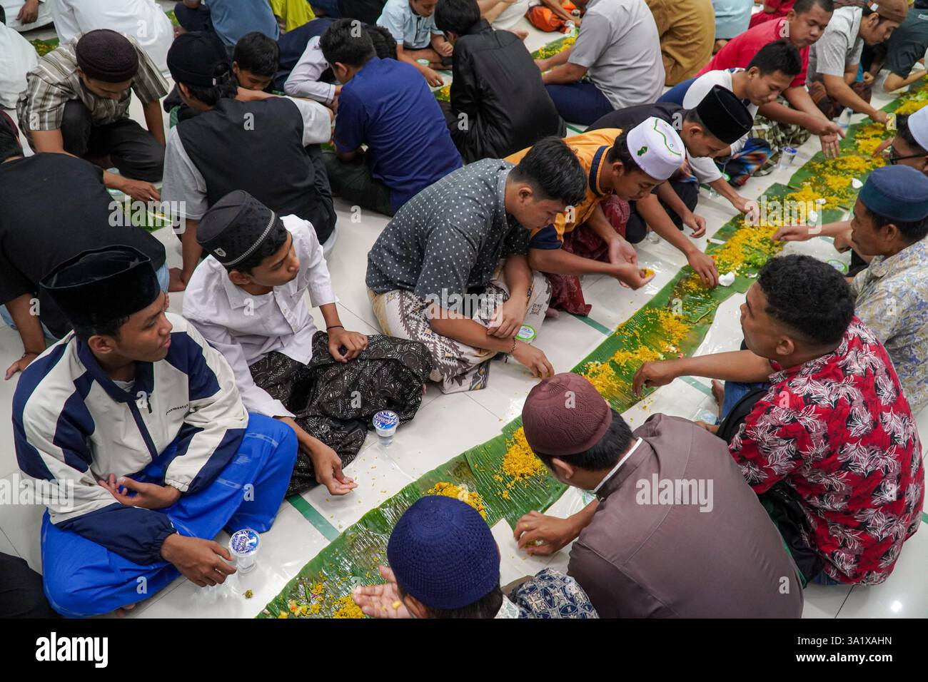 Denpasar, Indonesia. 09th Mar, 2025. Denpasar residents enjoy a ...