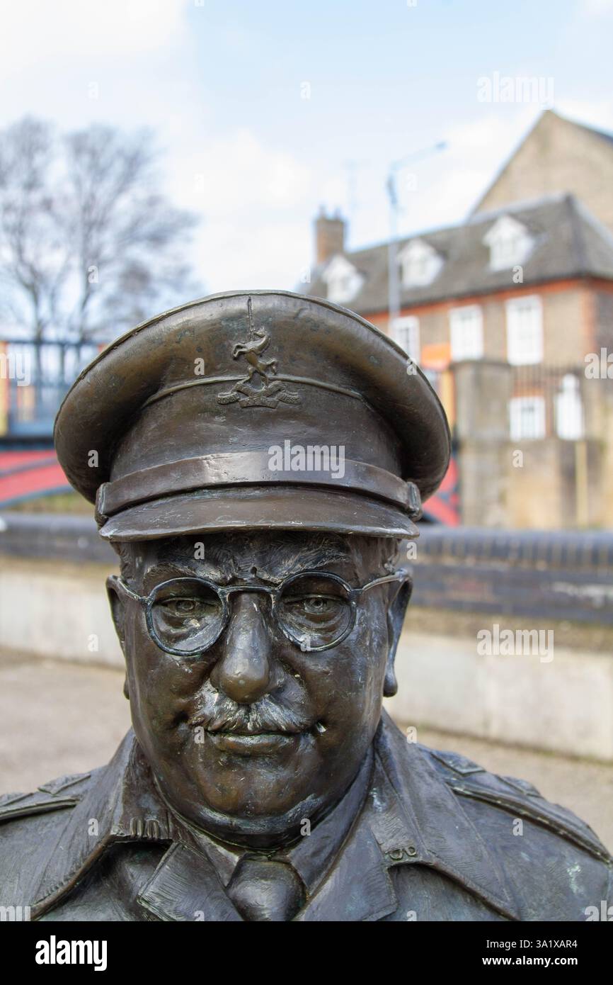 Statue of Dad's Army's Captain Mainwaring - Arthur Lowe - in Thetford ...