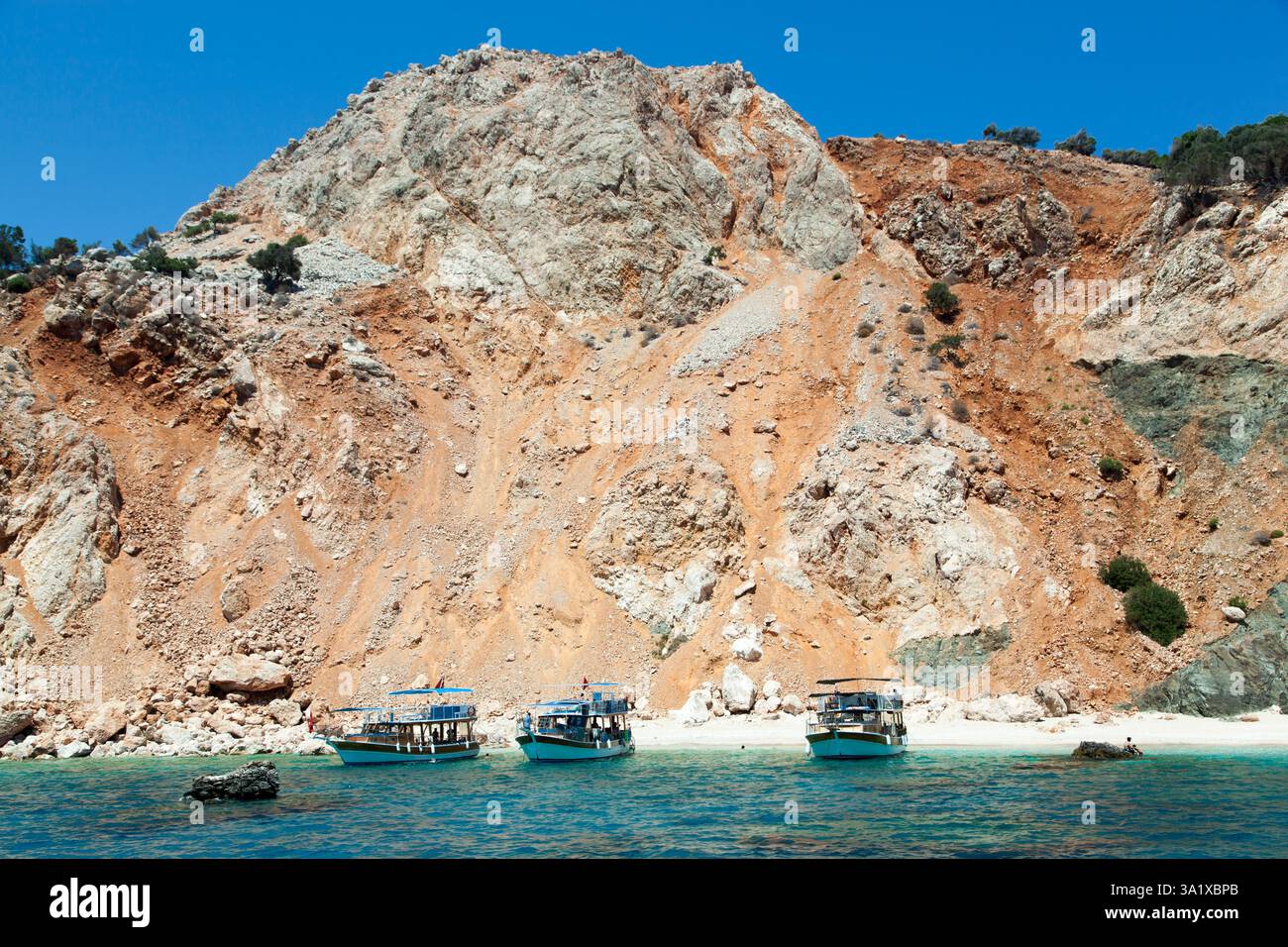 The scenic view of Suluada island colorful beach with tourist boats ...
