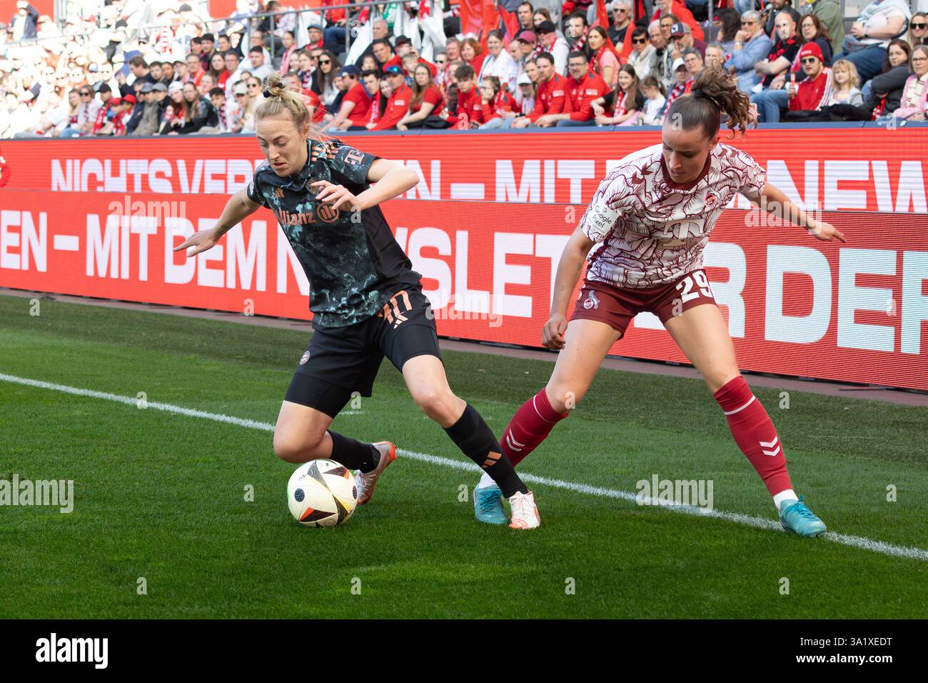 Koeln, Deutschland. 09th Mar, 2025. Carolin Simon (Muenchen, R) und ...